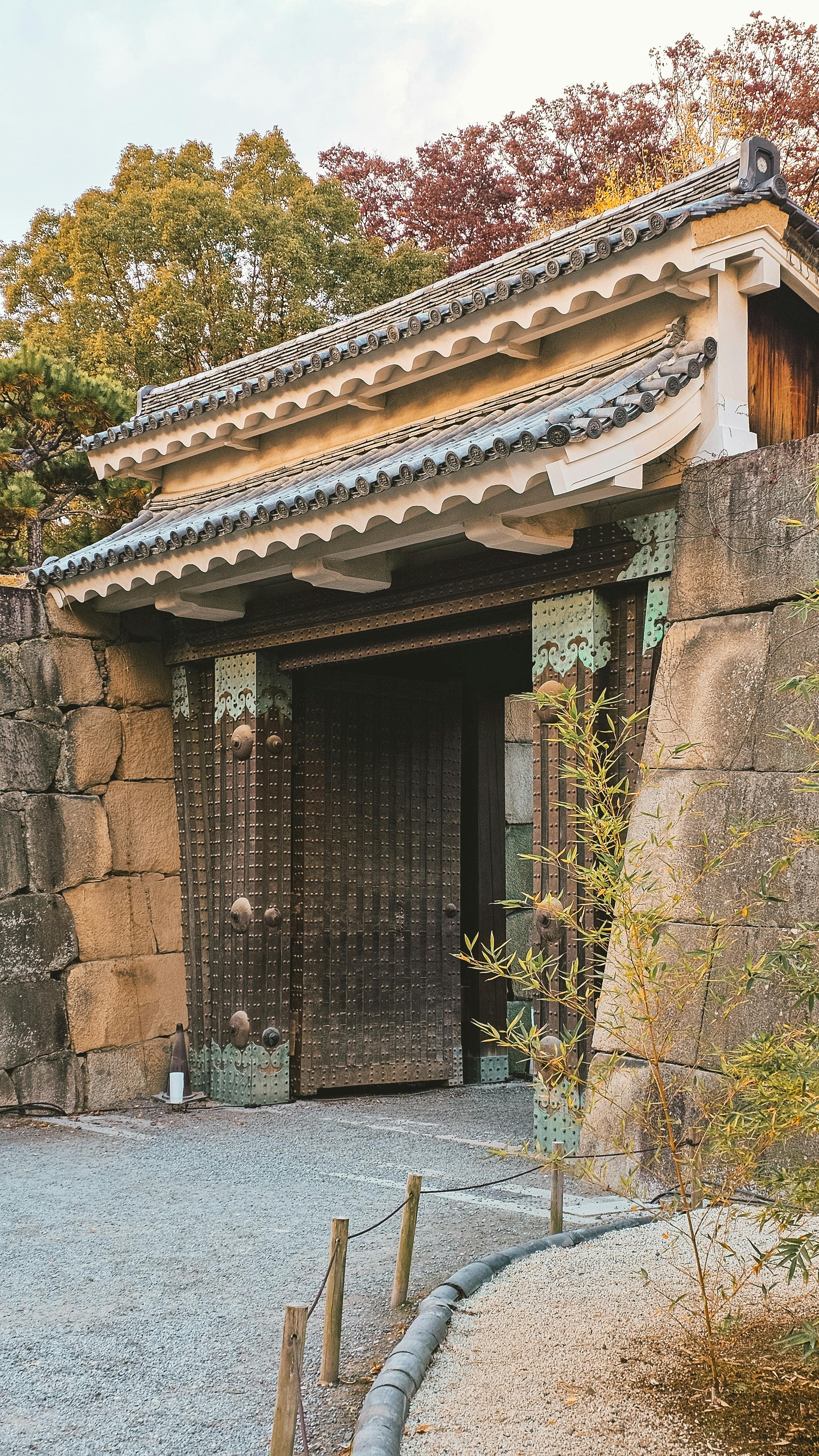 Traditional Japanese Gate with Autumn Foliage · Free Stock Photo