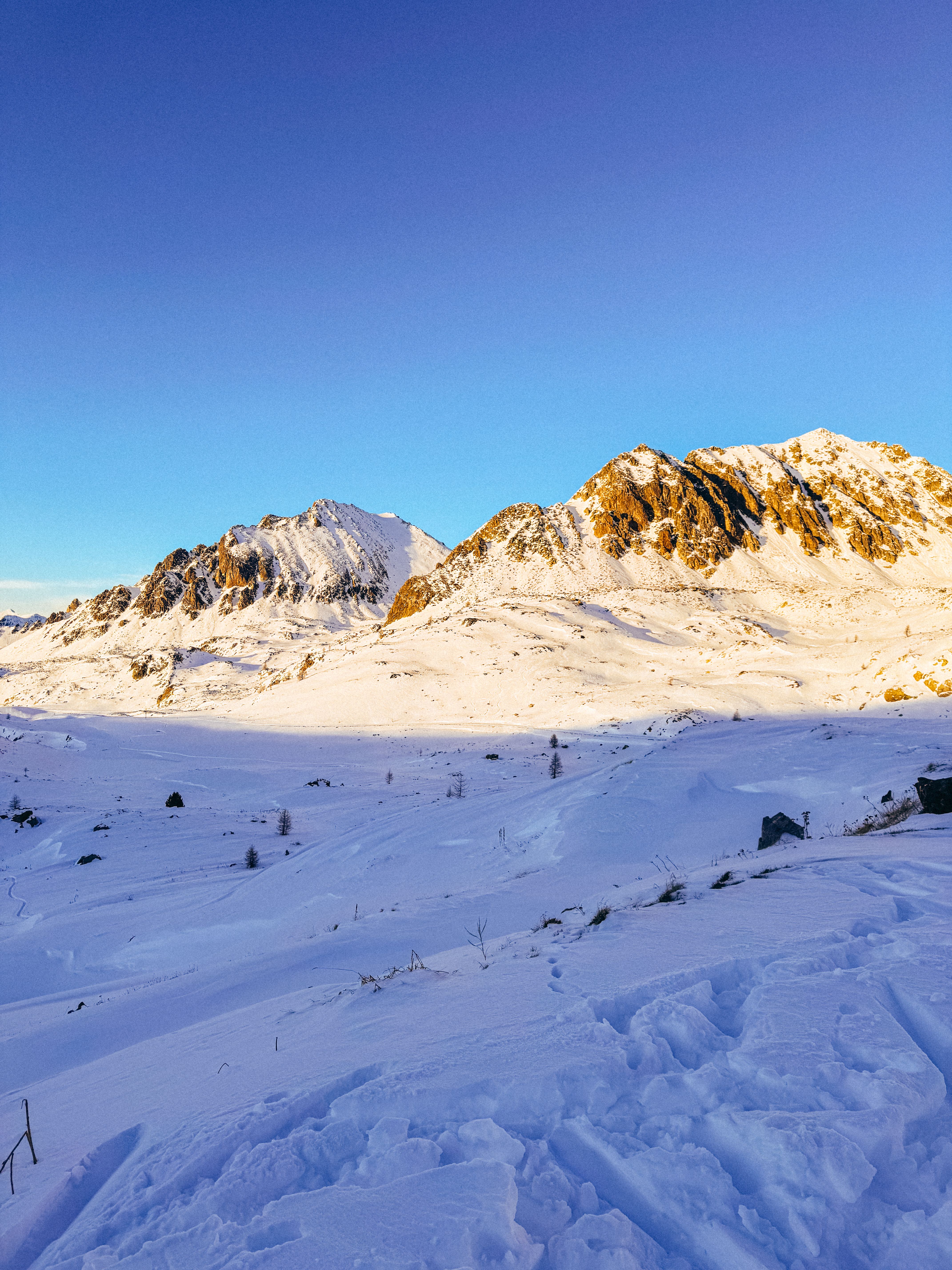 Snow-Covered Mountains in Provence-Alpes-Côte d'Azur · Free Stock Photo