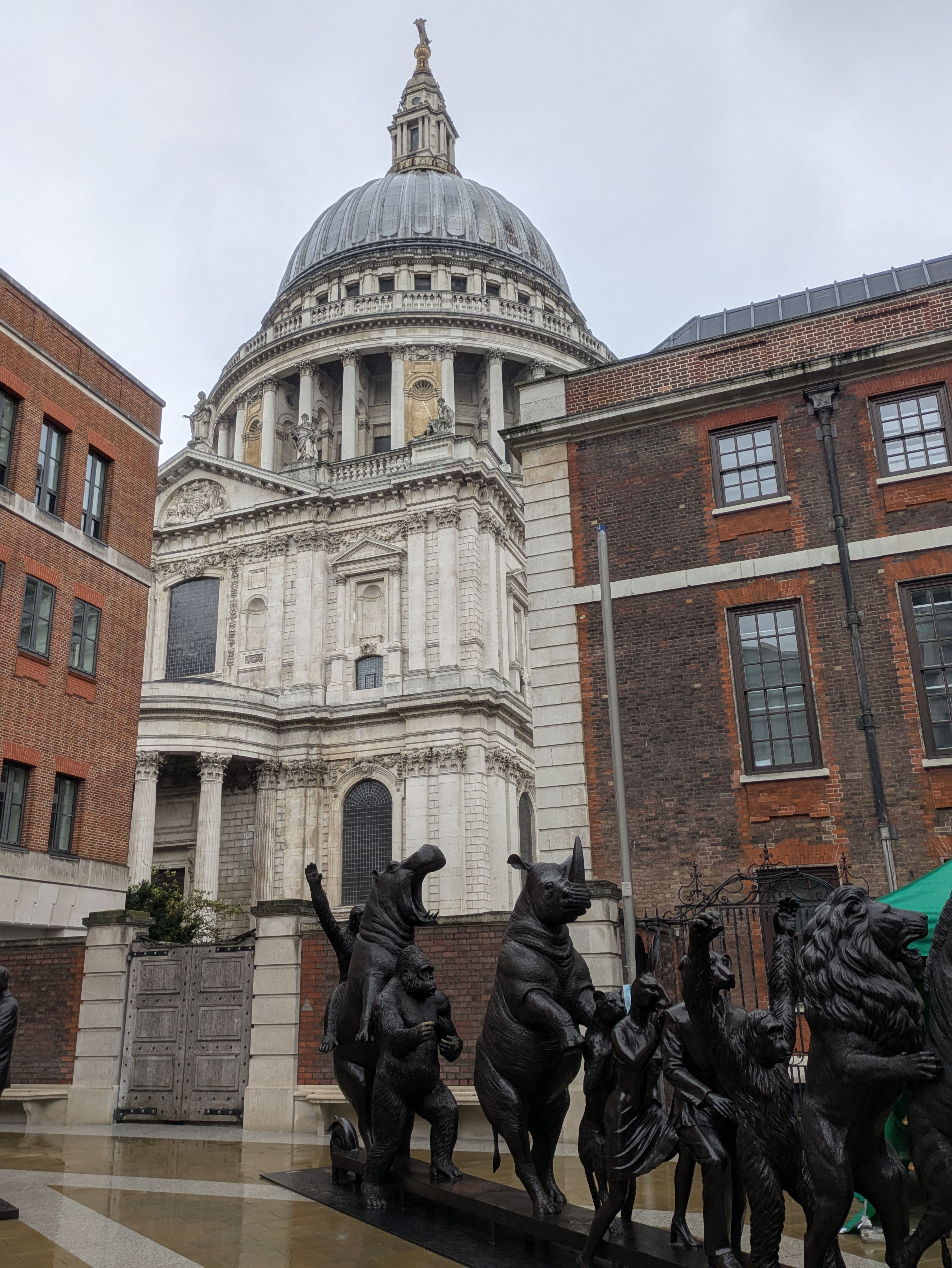 Building Statues Photos, Download The BEST Free Building Statues Stock ...