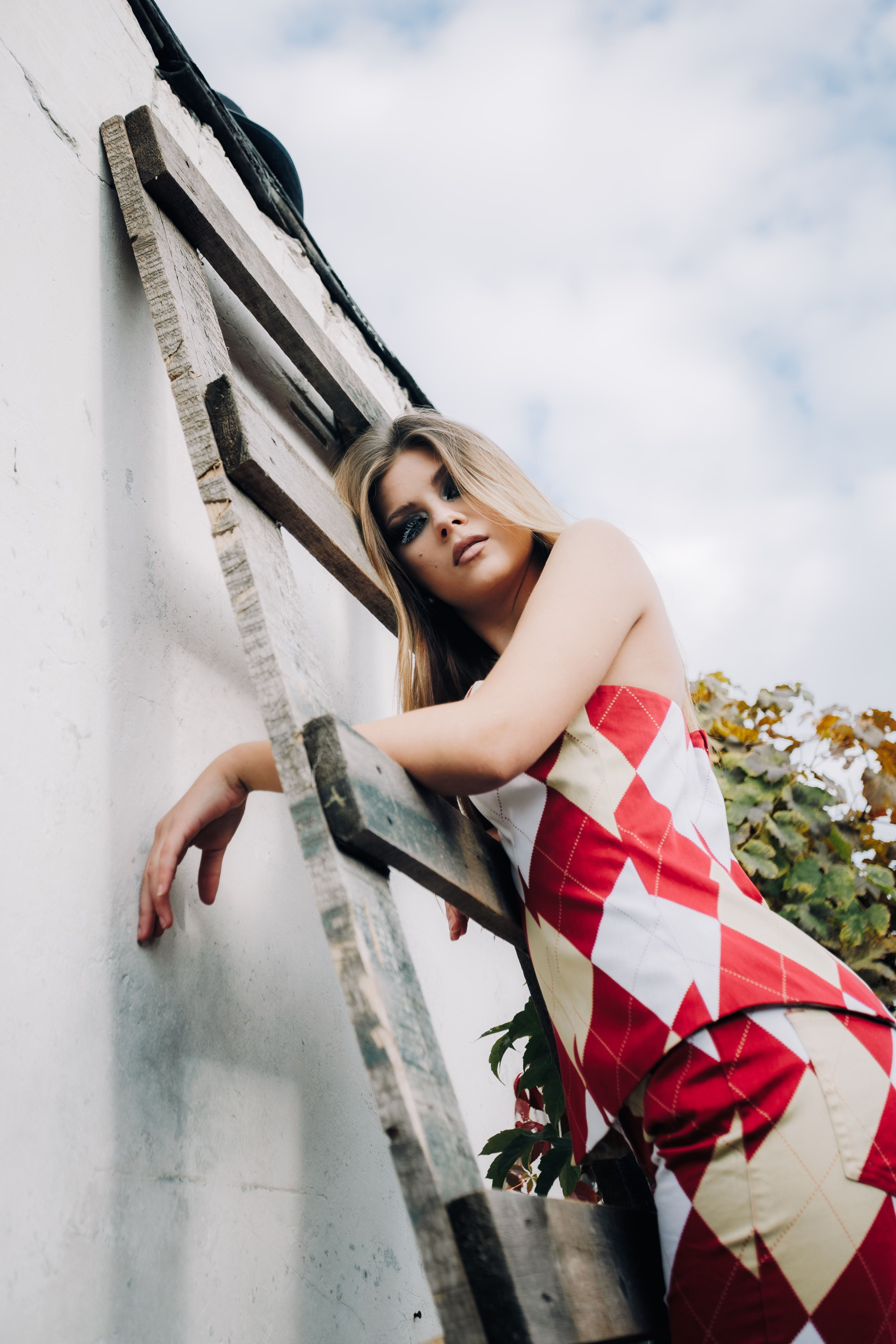 Model Outside Photos, Download The BEST Free Model Outside Stock Photos ...