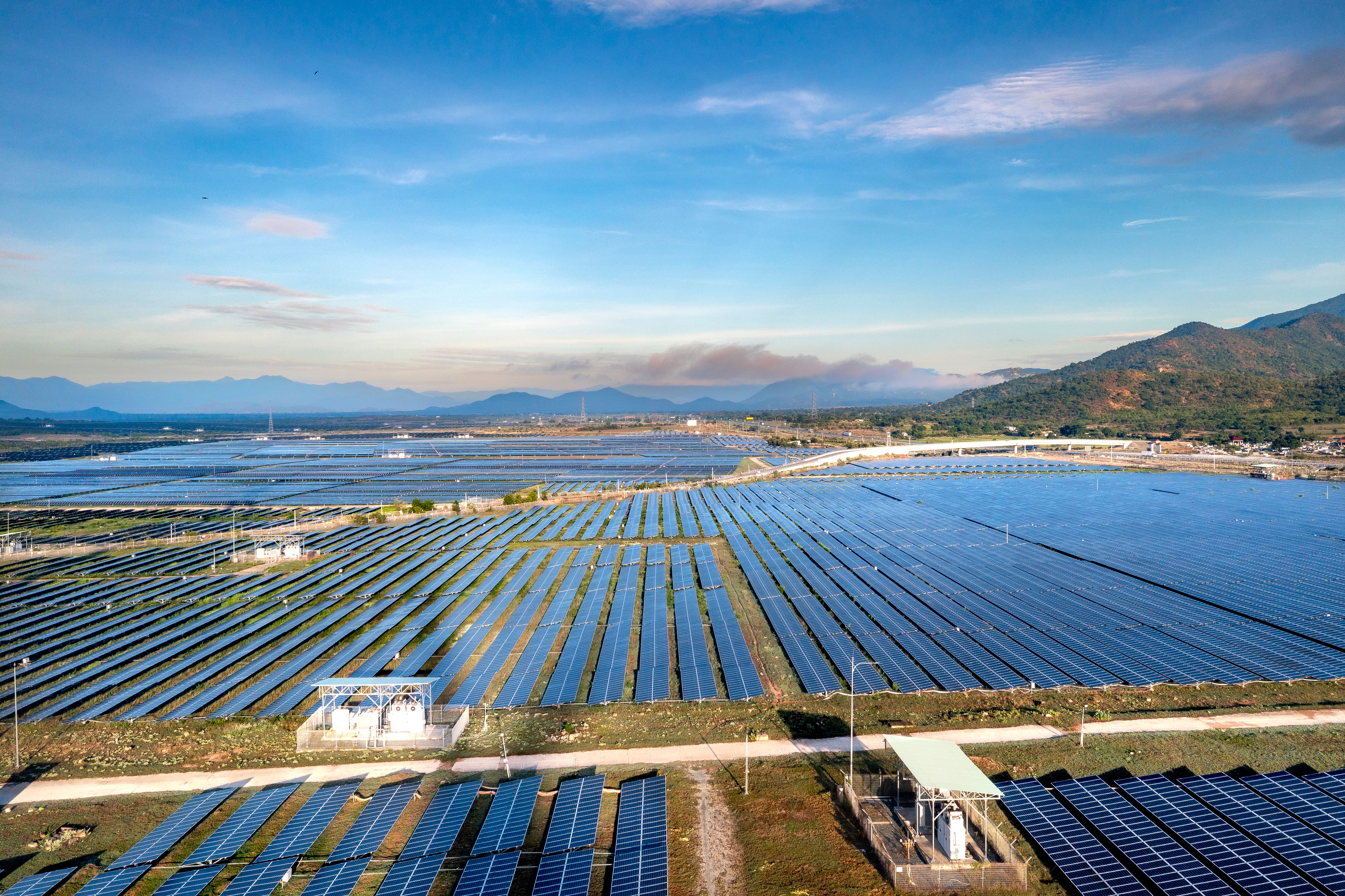 Expansive Solar Farm in Rural Landscape · Free Stock Photo