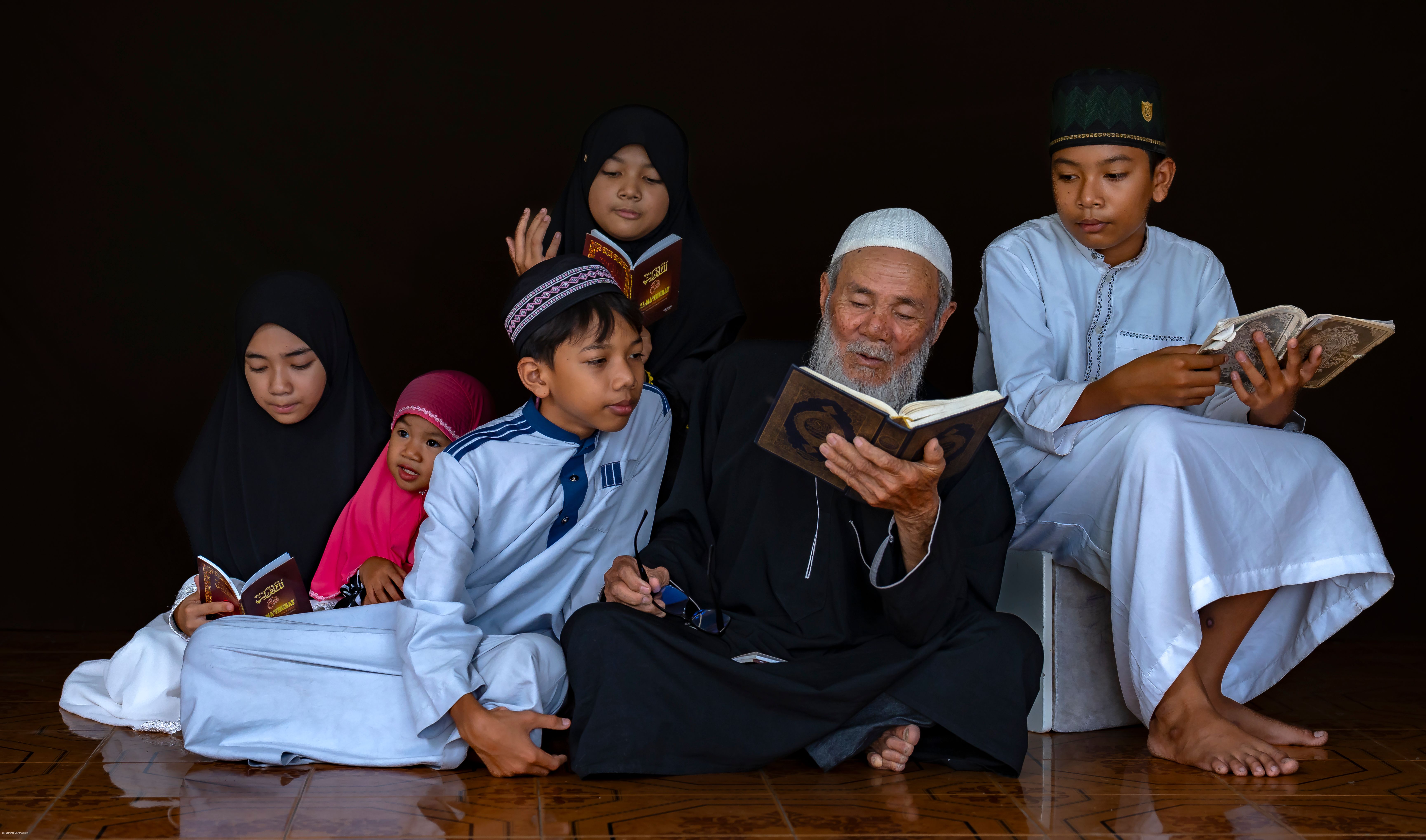 Muslim Kids Reading Quran Photos, Download The BEST Free Muslim Kids ...