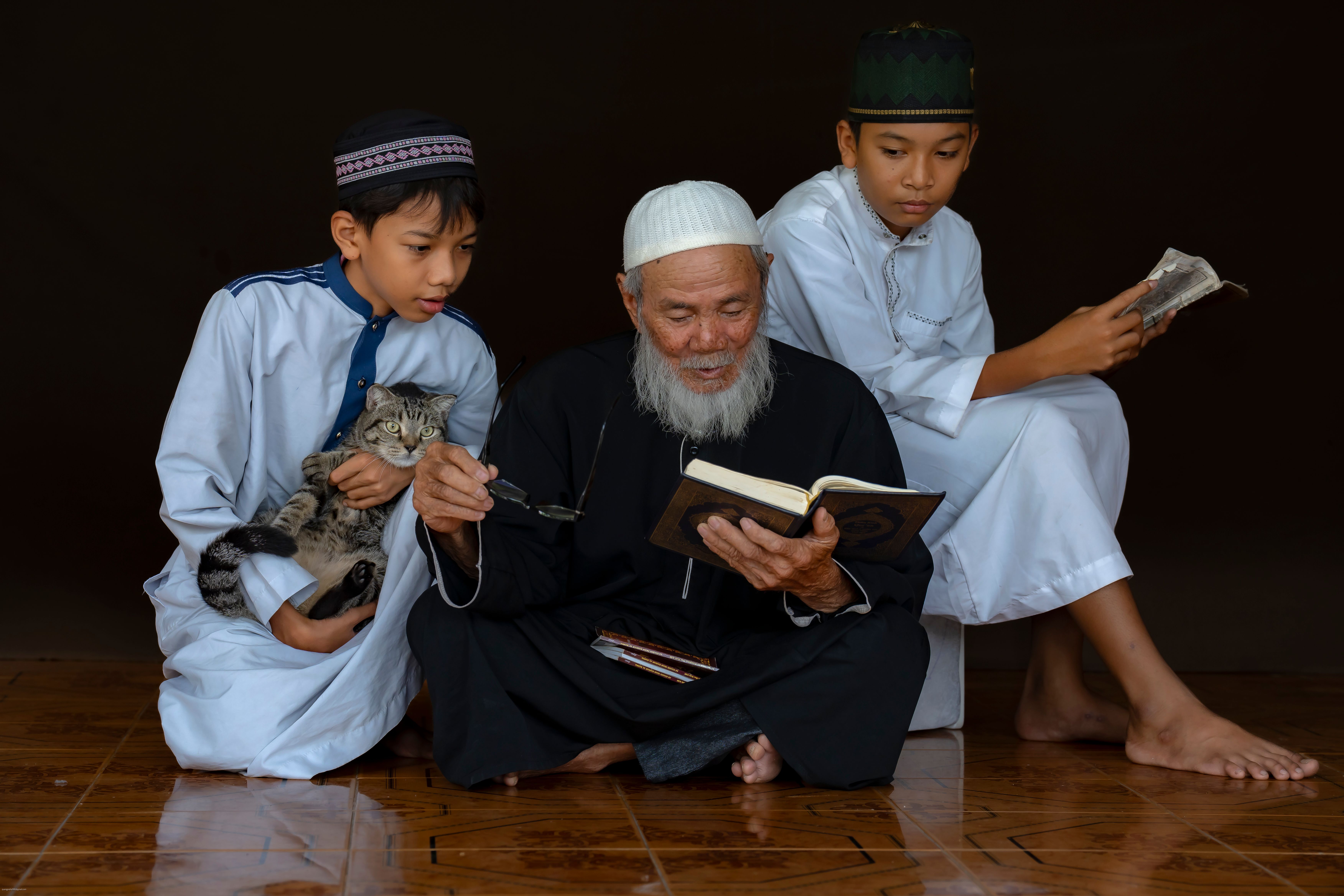 Storytelling By Older Asian Photos, Download The BEST Free Storytelling ...