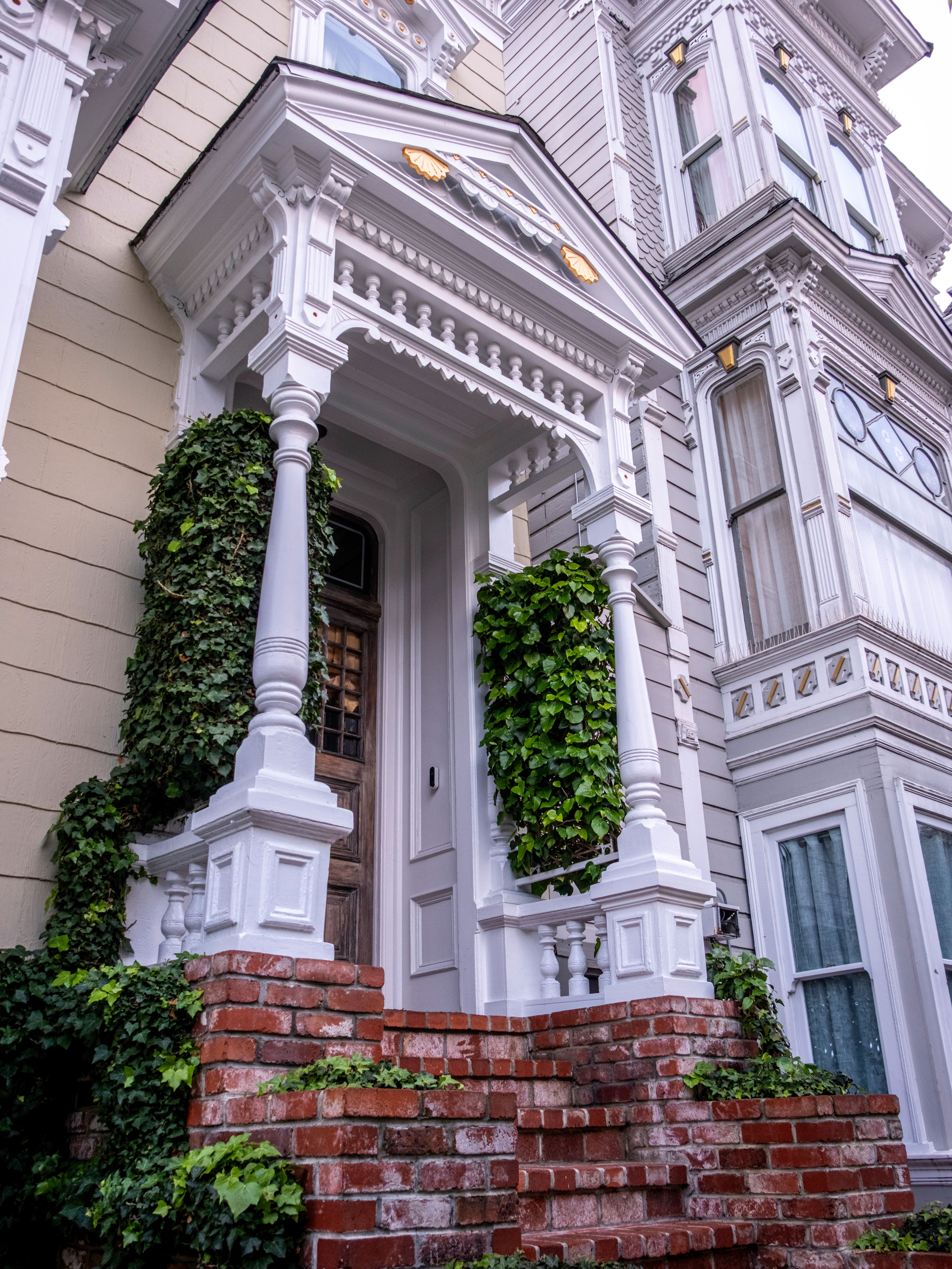 Elegant Victorian House with White Trim and Ivy · Free Stock Photo