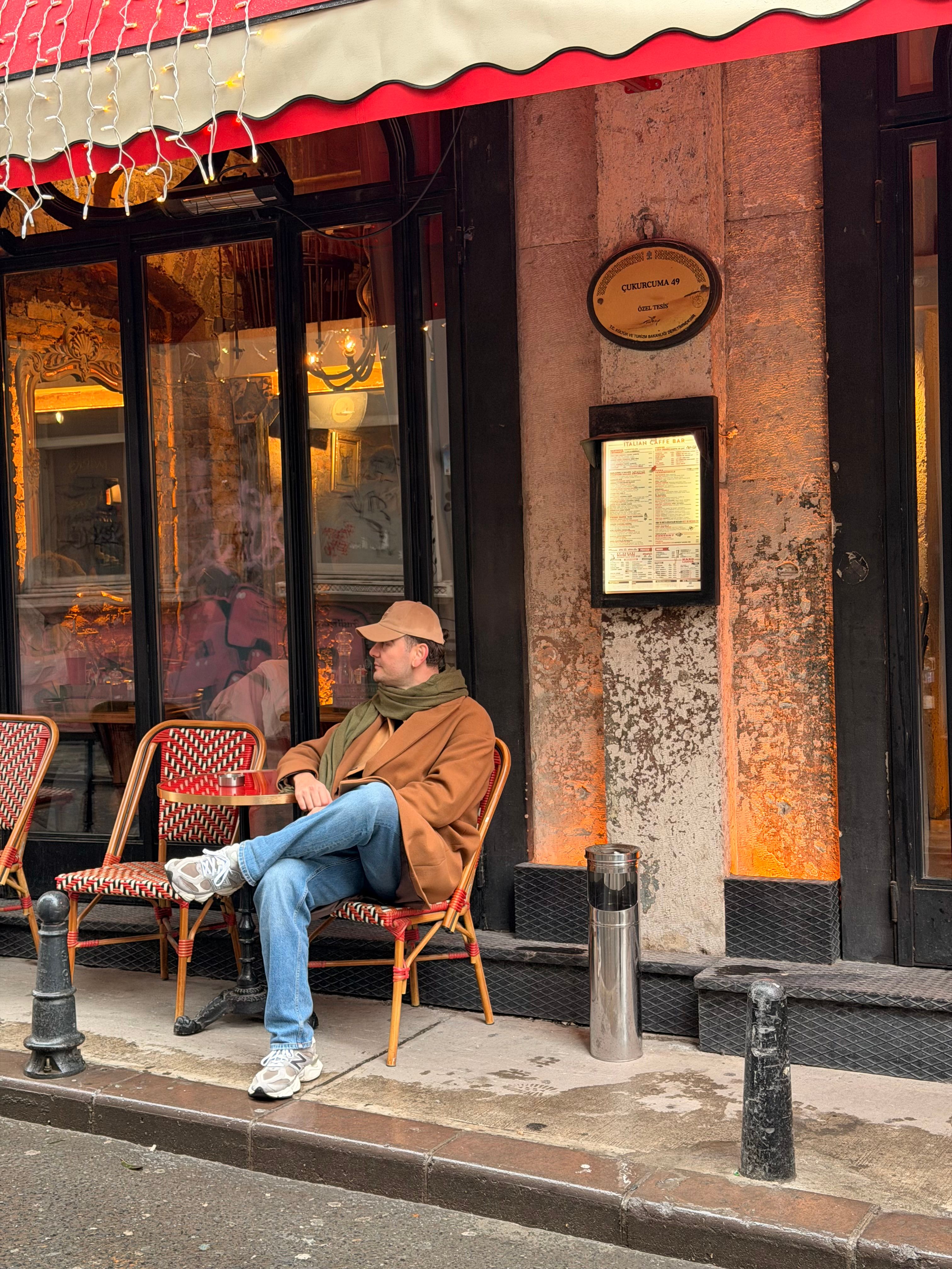 Casual Cafe Scene in Urban Setting · Free Stock Photo