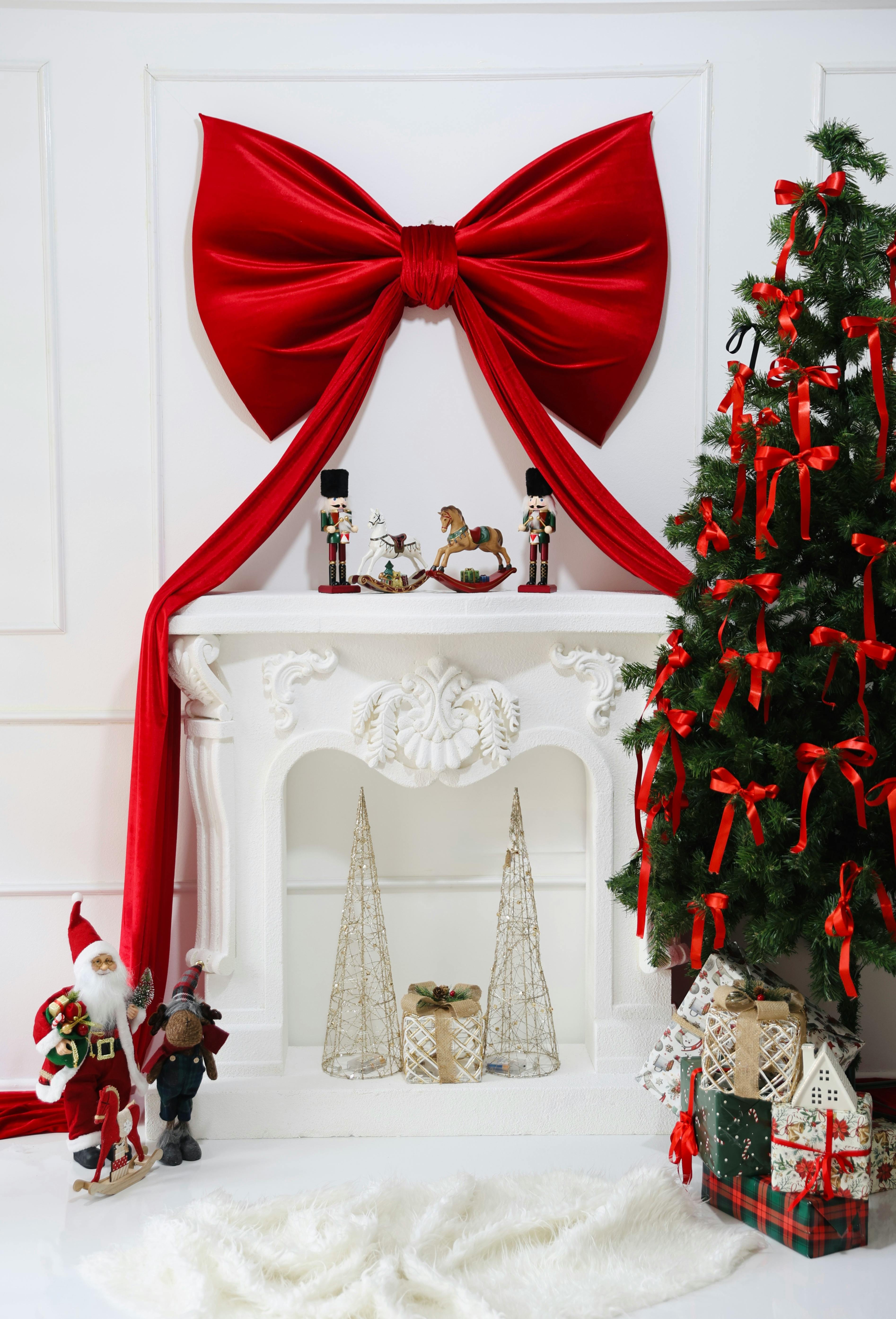 Festive Christmas Living Room Decor with Red Accents · Free Stock Photo