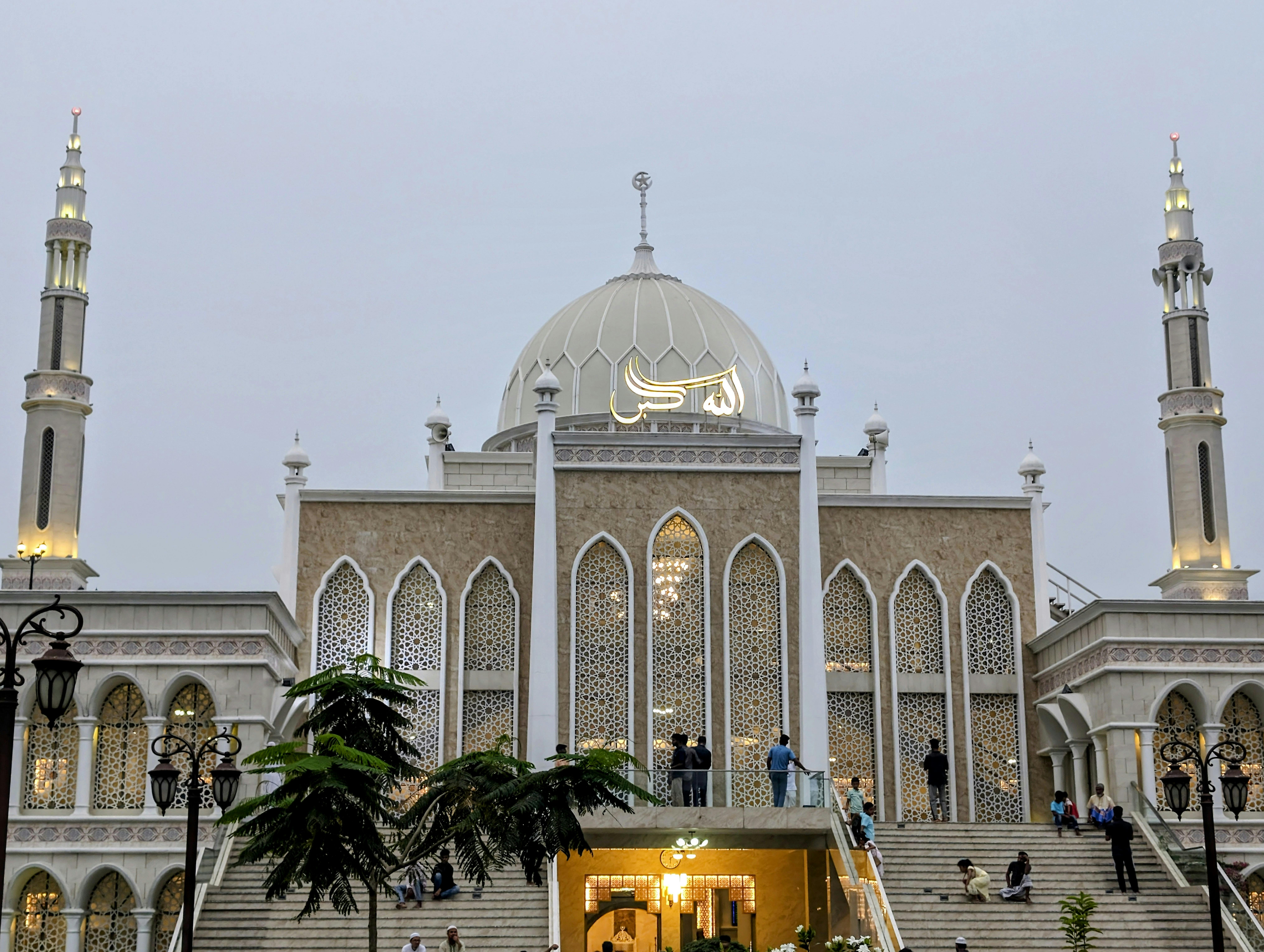 Stunning Exterior of Al Aman Bahela Khatun Mosque · Free Stock Photo