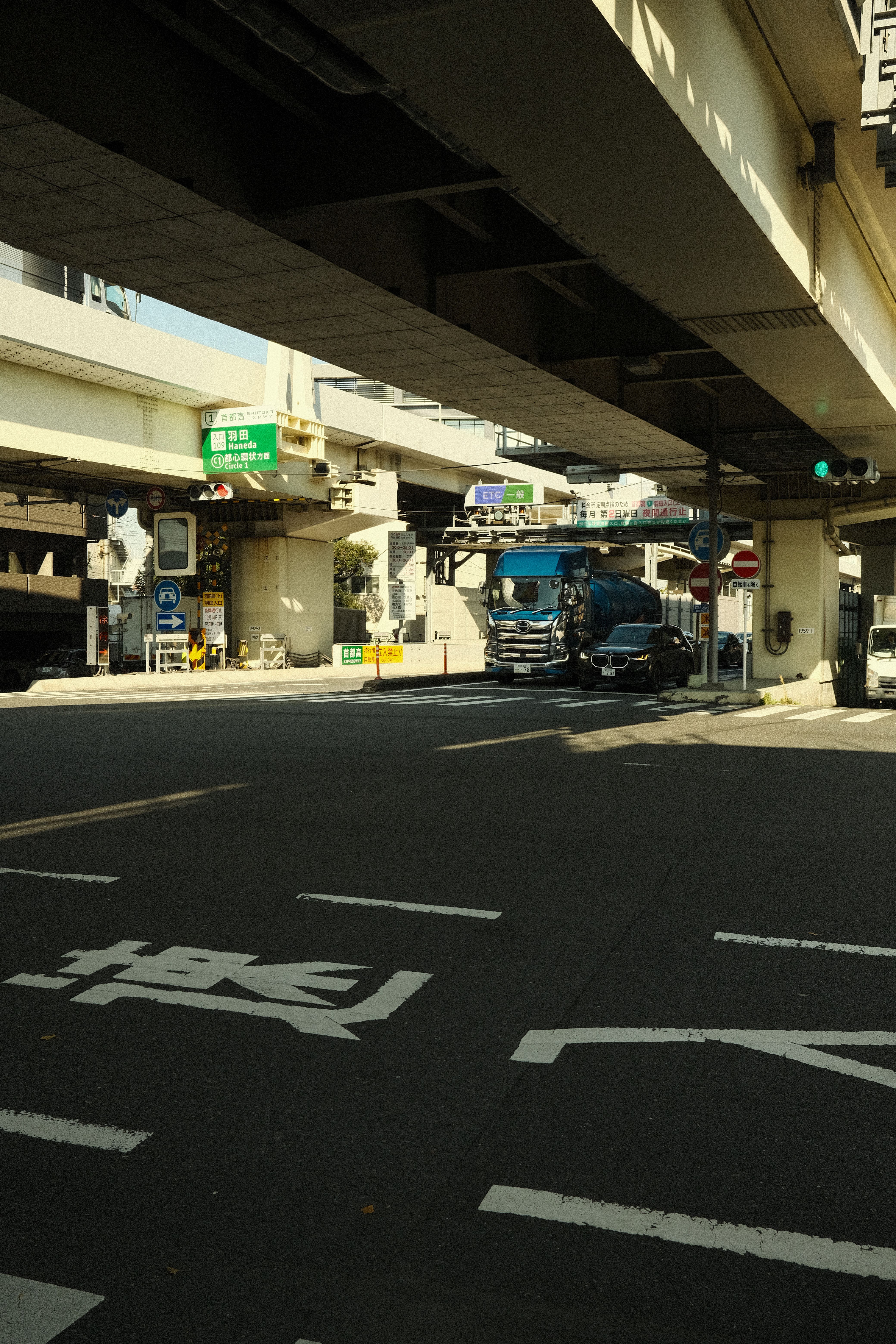 Urban Highway Intersection in Tokyo · Free Stock Photo