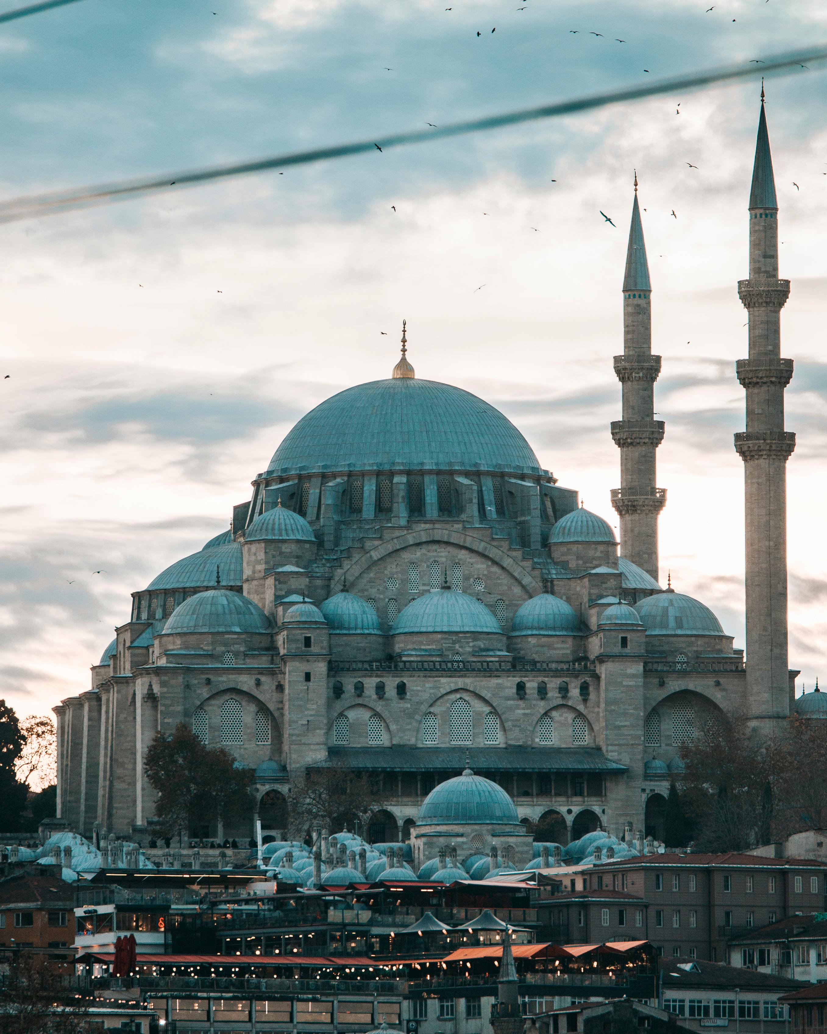 Majestic Süleymaniye Mosque during Twilight · Free Stock Photo