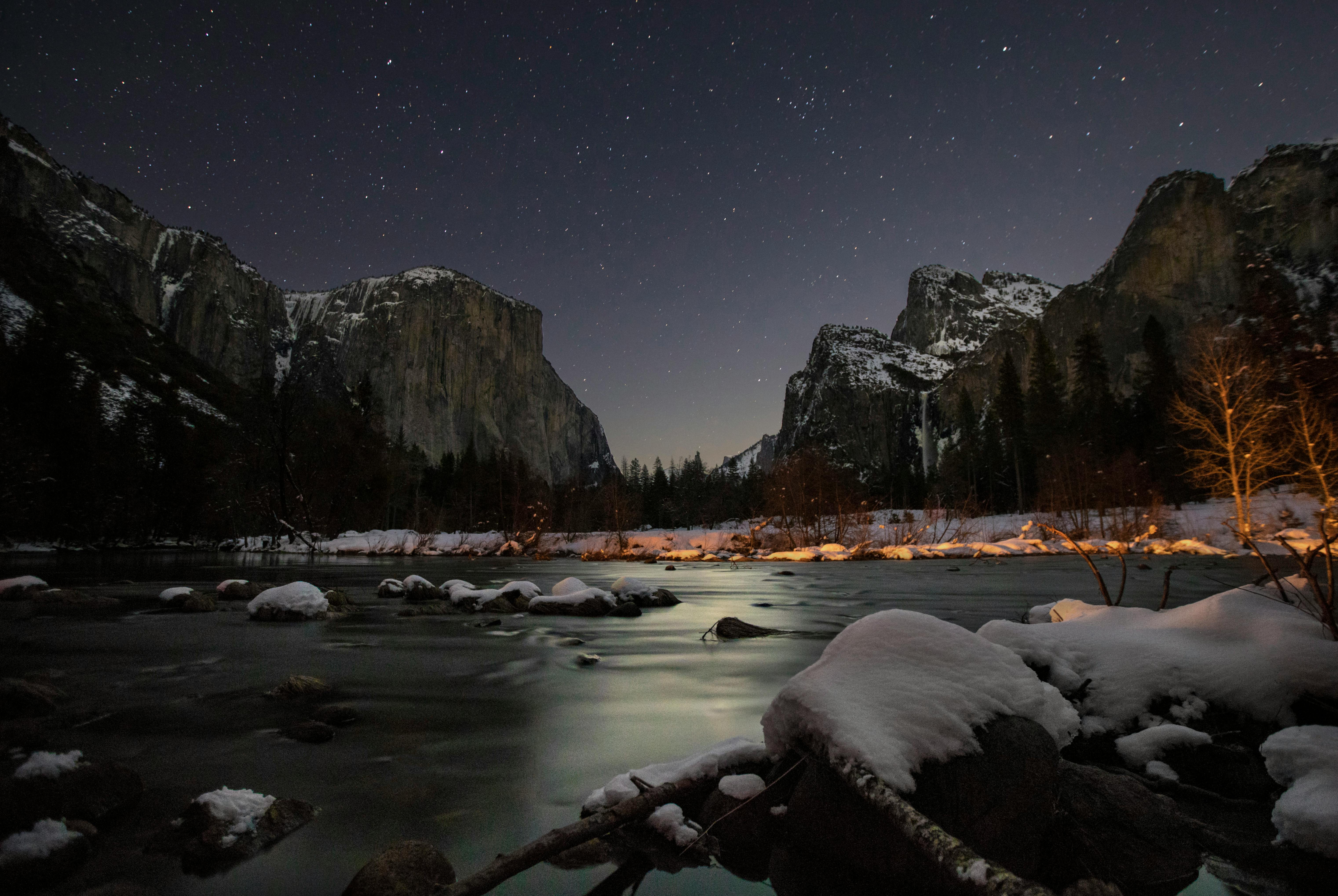 Starry Night Over Yosemite Valley in Winter · Free Stock Photo