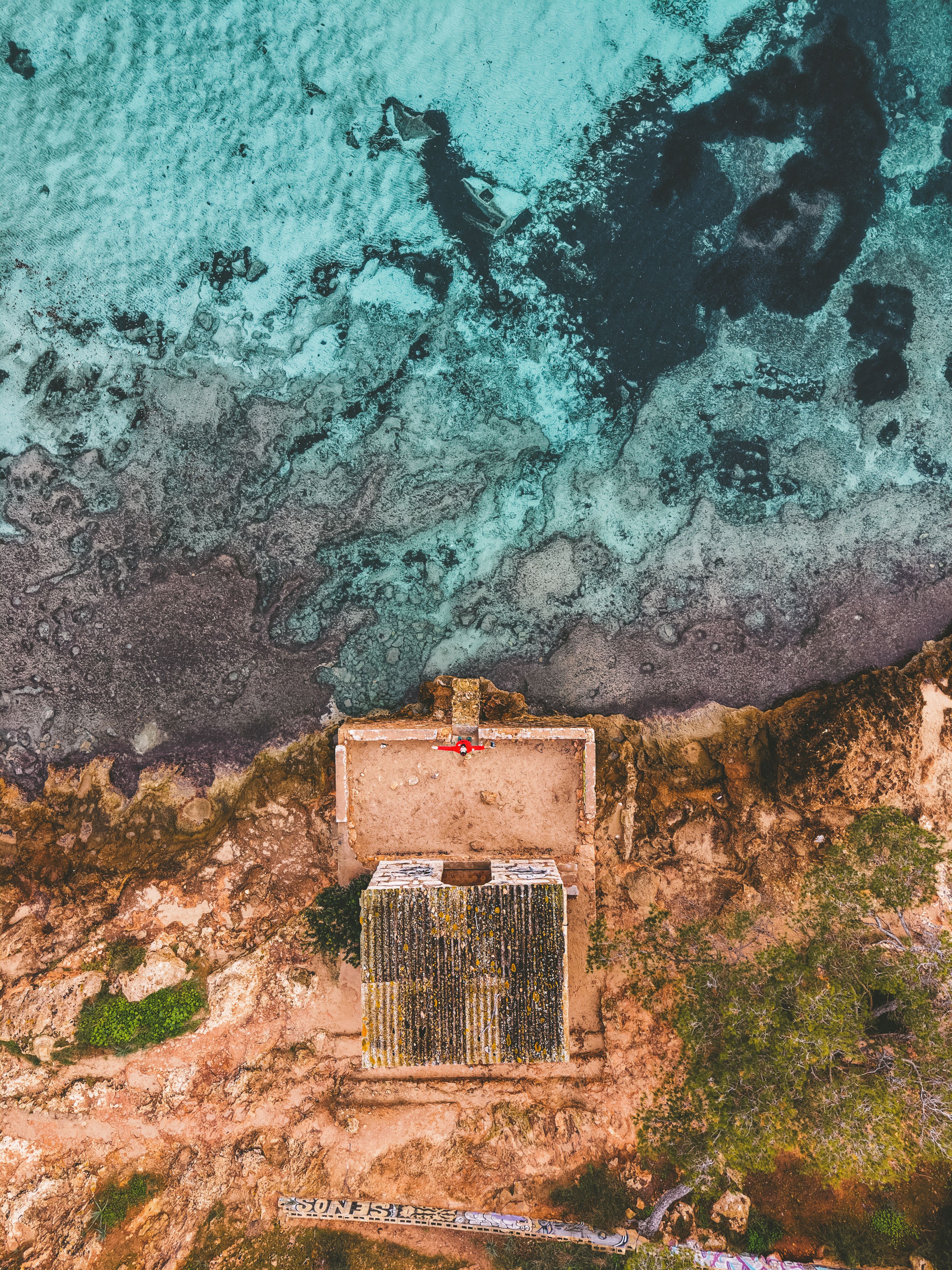 Aerial View of Coastal Structure by Clear Blue Waters · Free Stock Photo