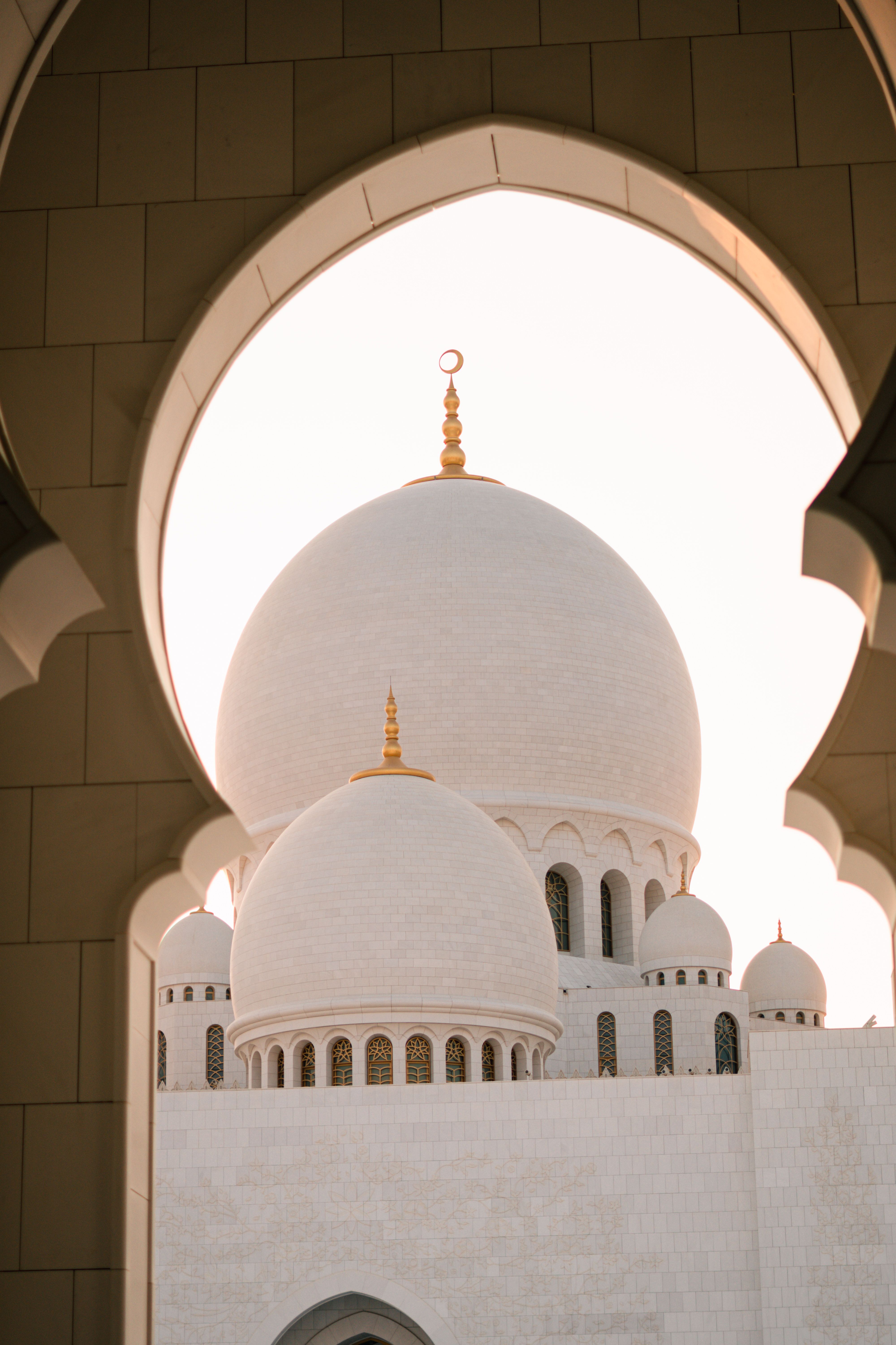 Stunning View of Sheikh Zayed Mosque Domes · Free Stock Photo