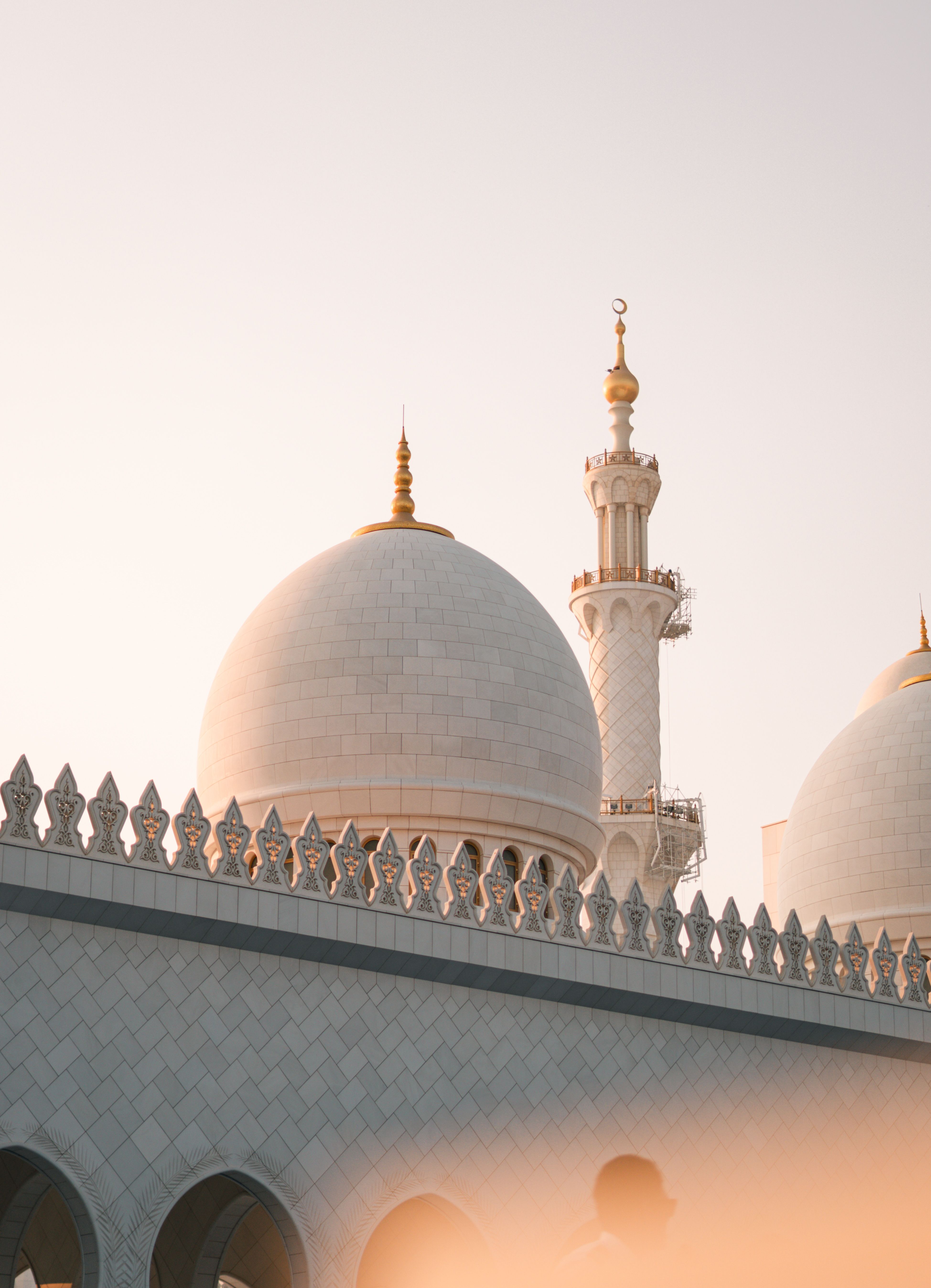 Beautiful Mosque at Sunset with Reflected Light · Free Stock Photo