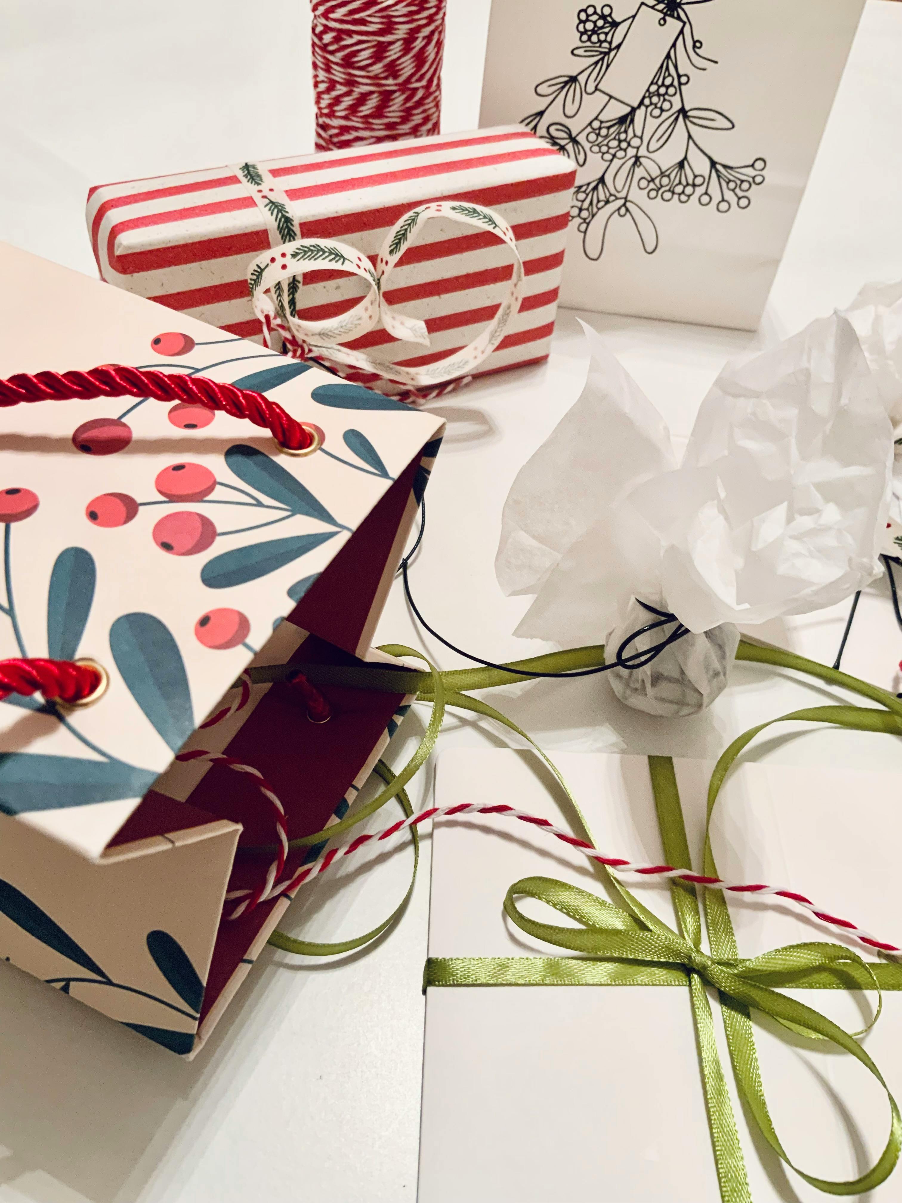Gift Wrapping Photos, Download The BEST Free Gift Wrapping Stock Photos ...