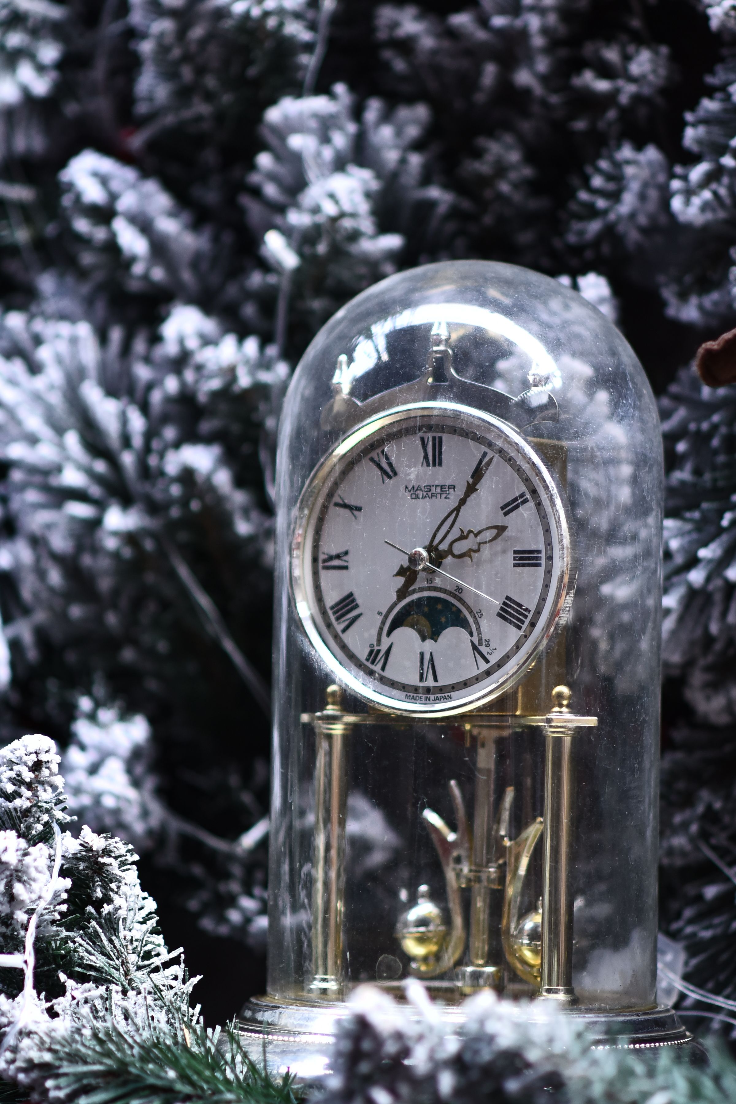 Vintage Clock in Snowy Winter Setting · Free Stock Photo