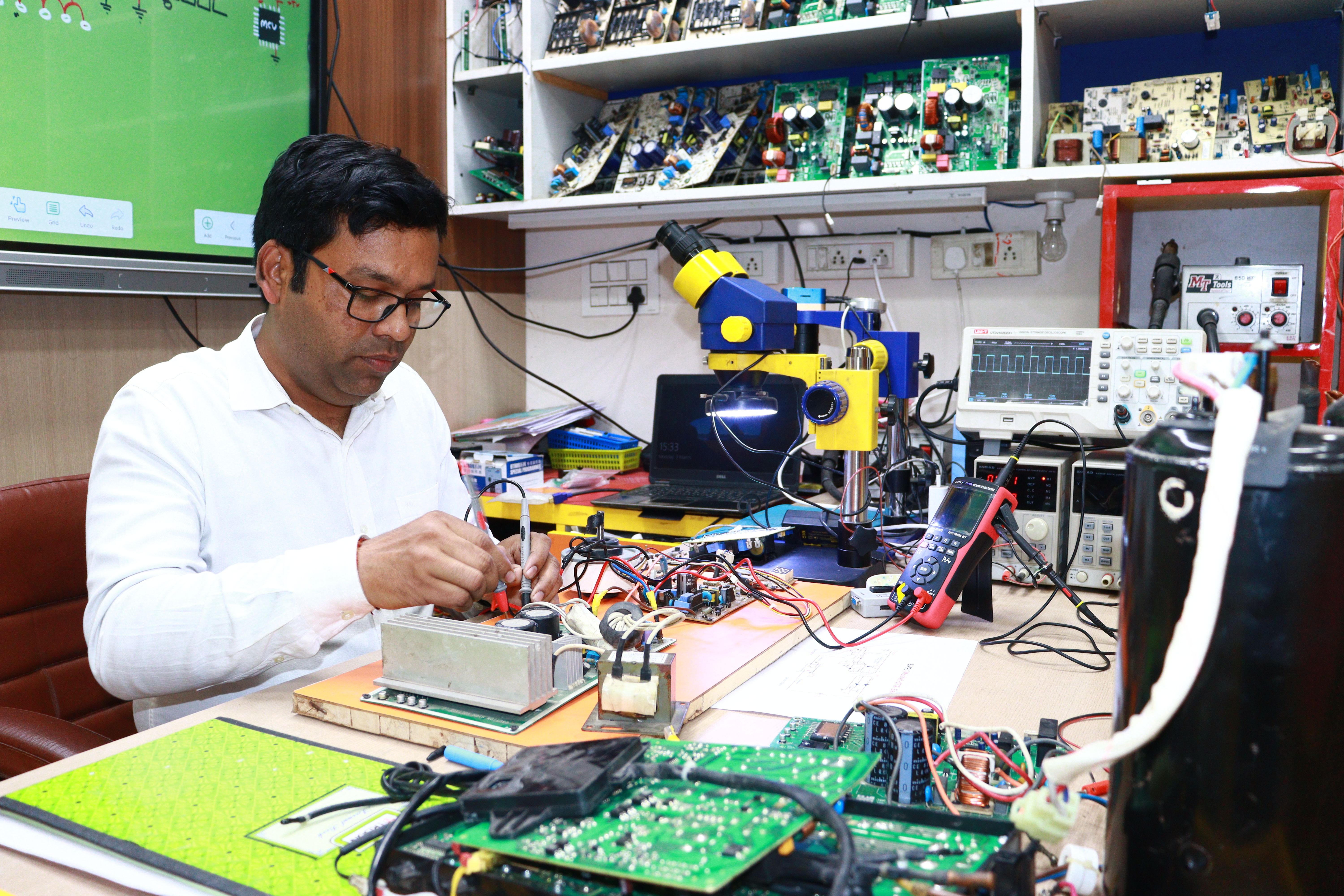 Technician Photos, Download The BEST Free Technician Stock Photos & HD ...