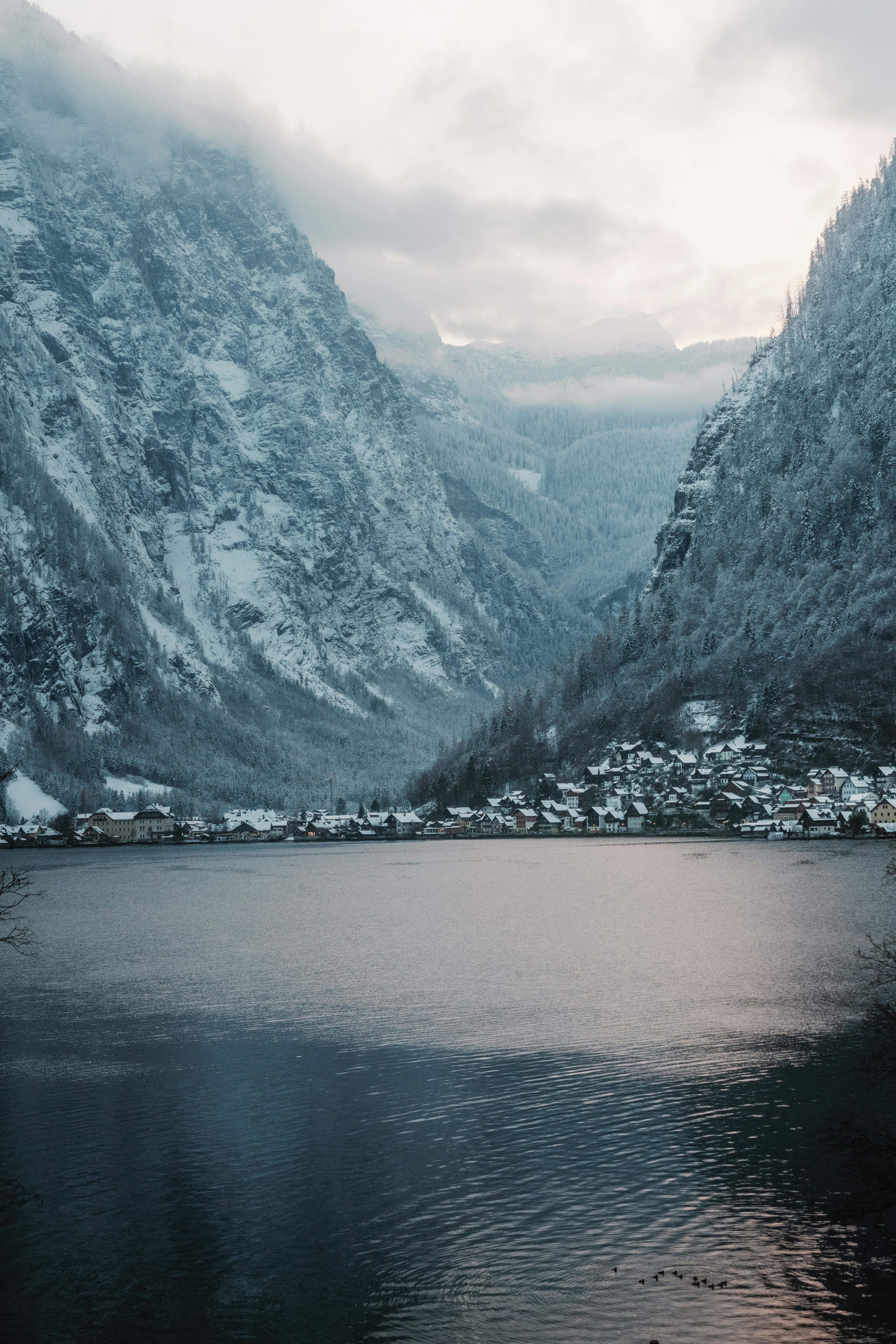 Scenic Winter Sunset at Hallstatt Alpine Lake · Free Stock Photo