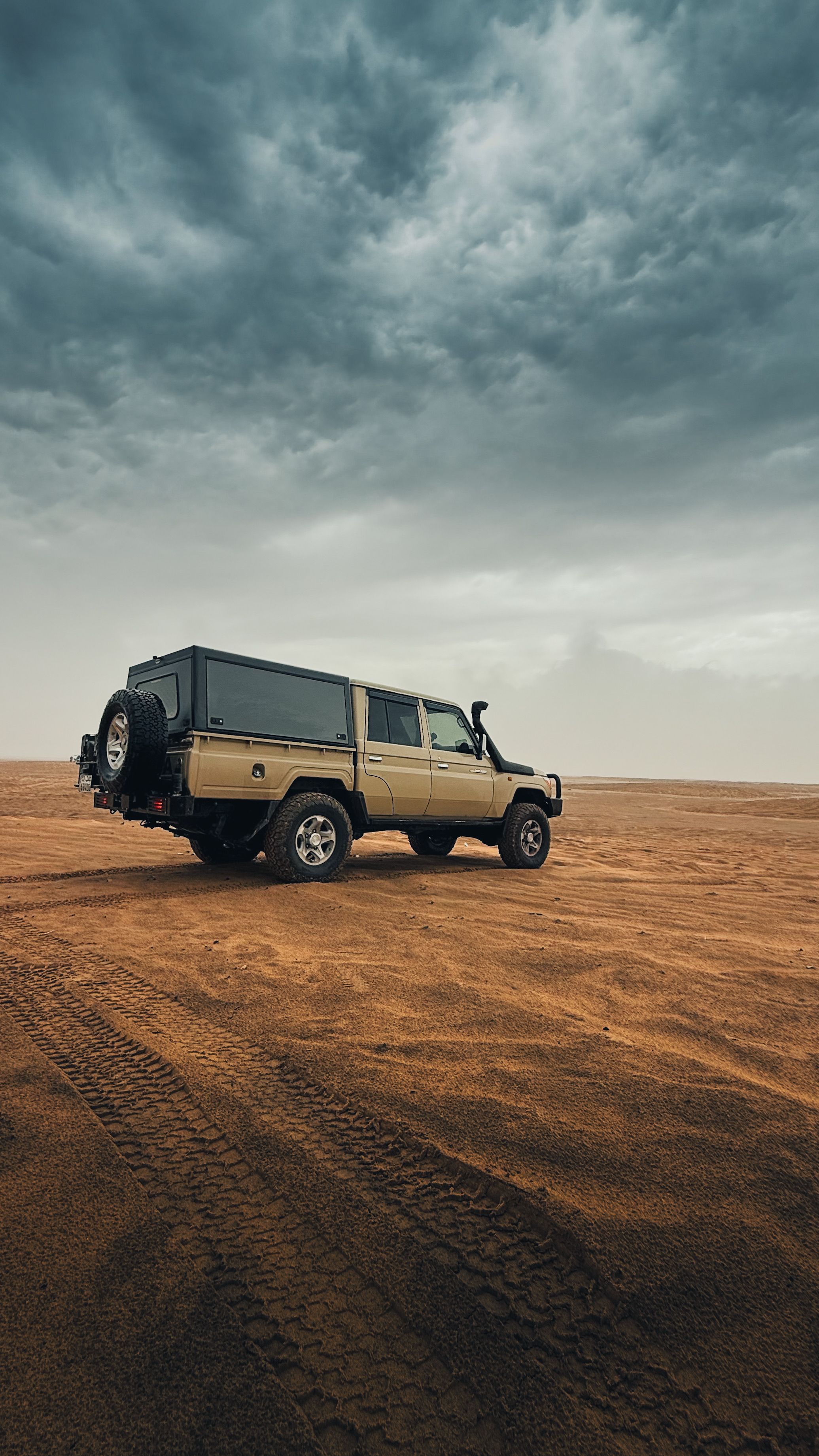 Rugged Off-Road Adventure in Kuwait Desert · Free Stock Photo