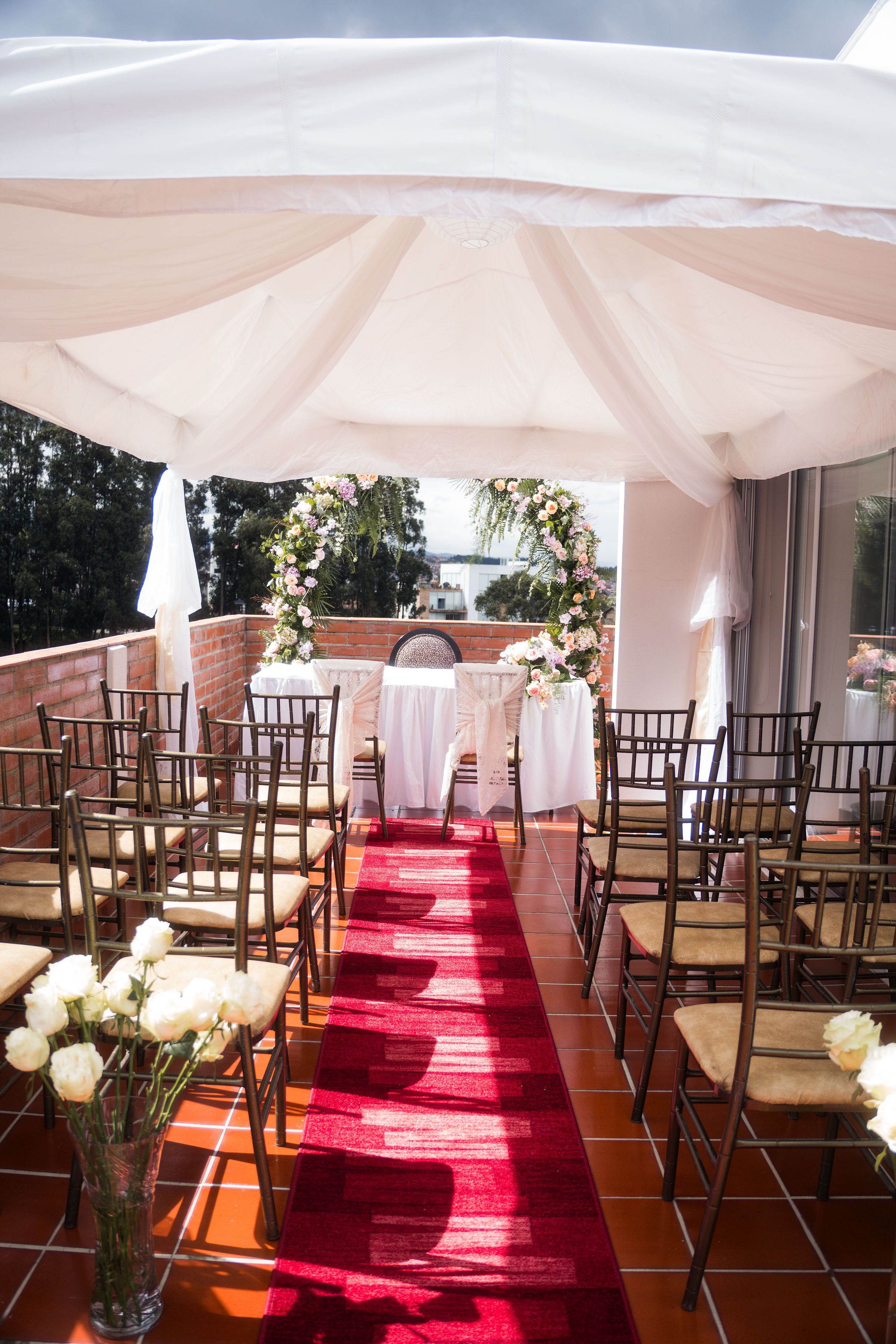Charming Outdoor Wedding Ceremony Setup · Free Stock Photo