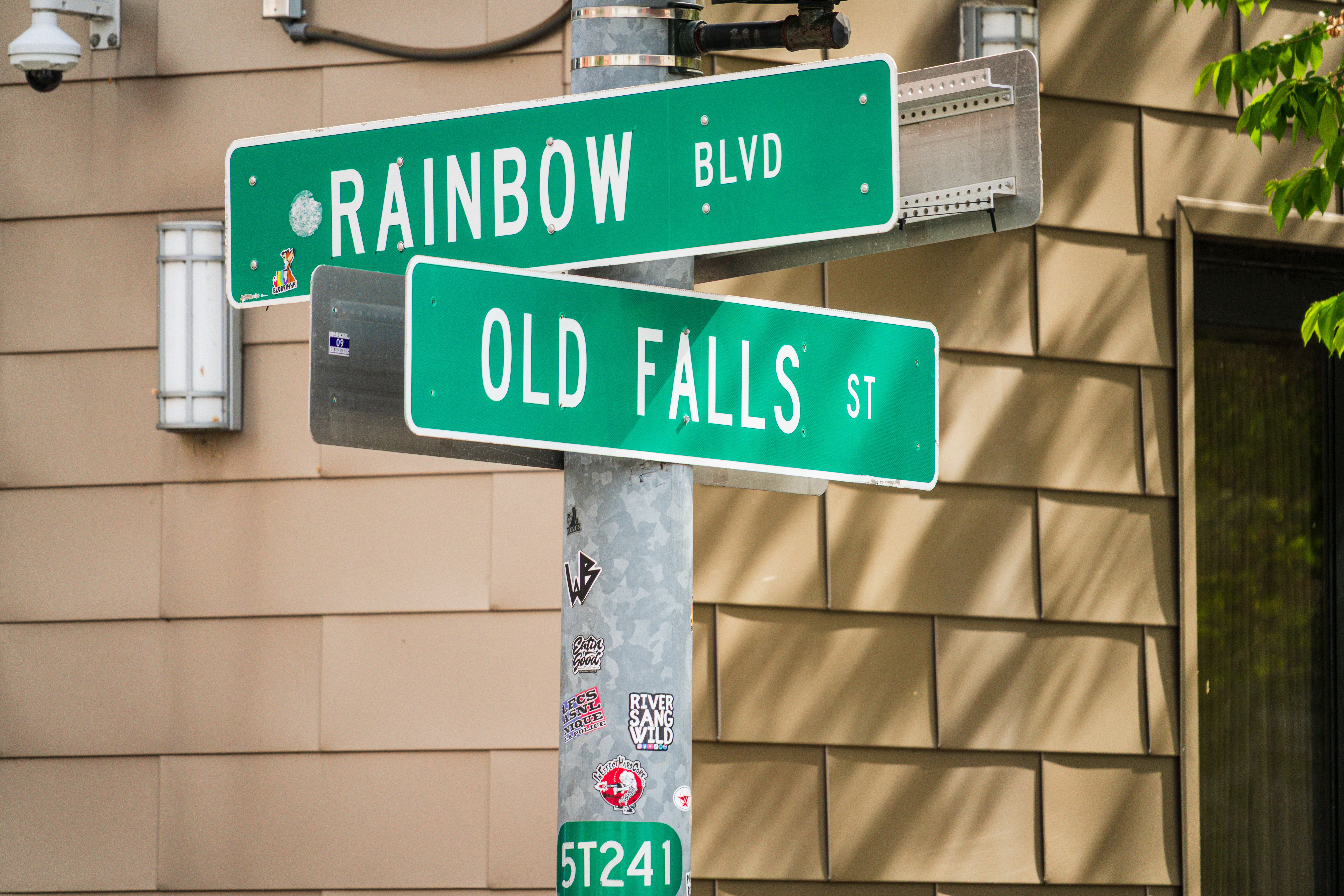 Street Signs at Rainbow Blvd and Old Falls St, Niagara Falls · Free ...