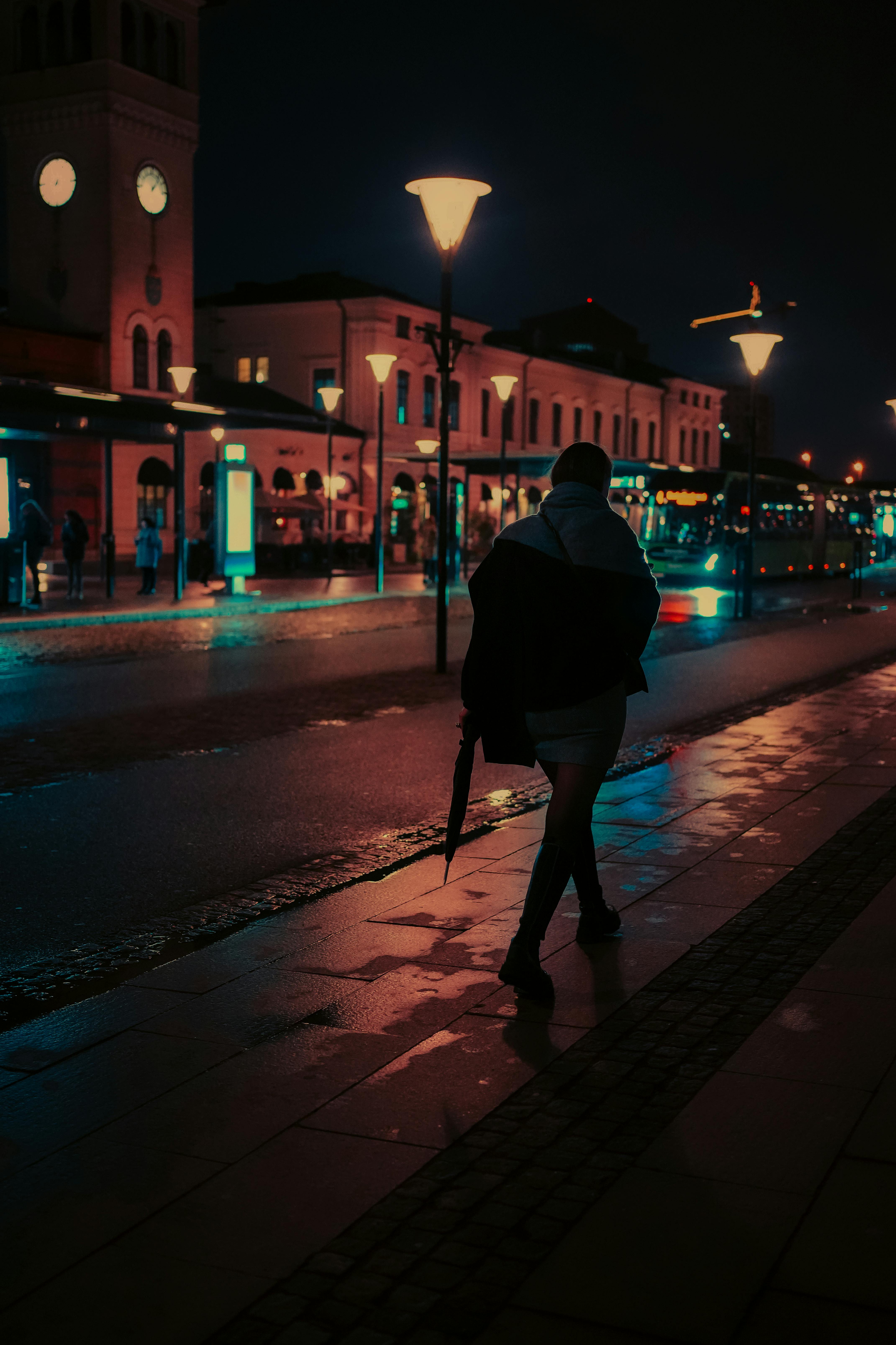 Trained+Right Photos, Download The BEST Free Trained+Right Stock Photos ...