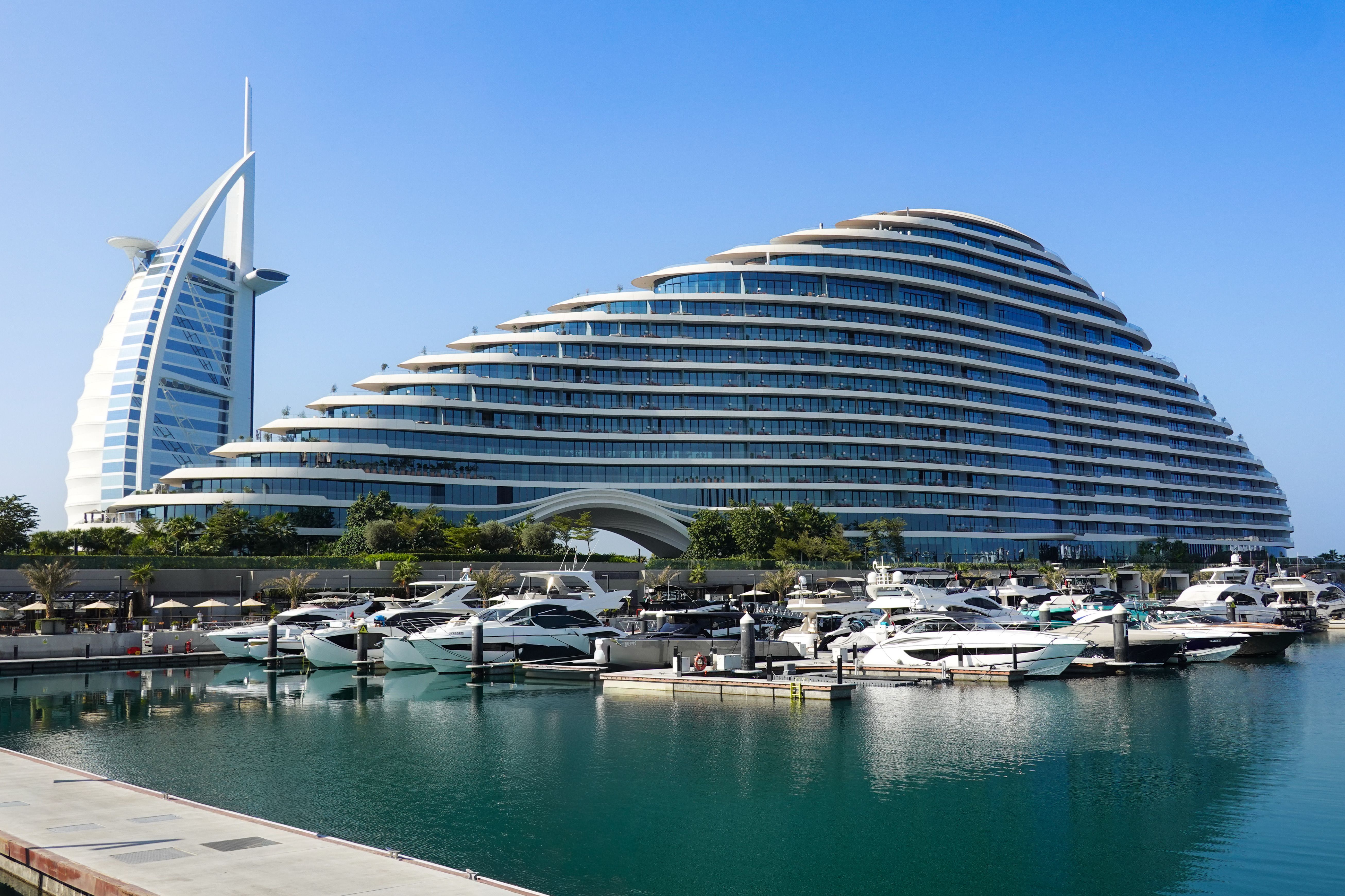 Luxury Marina with Iconic Dubai Architecture · Free Stock Photo