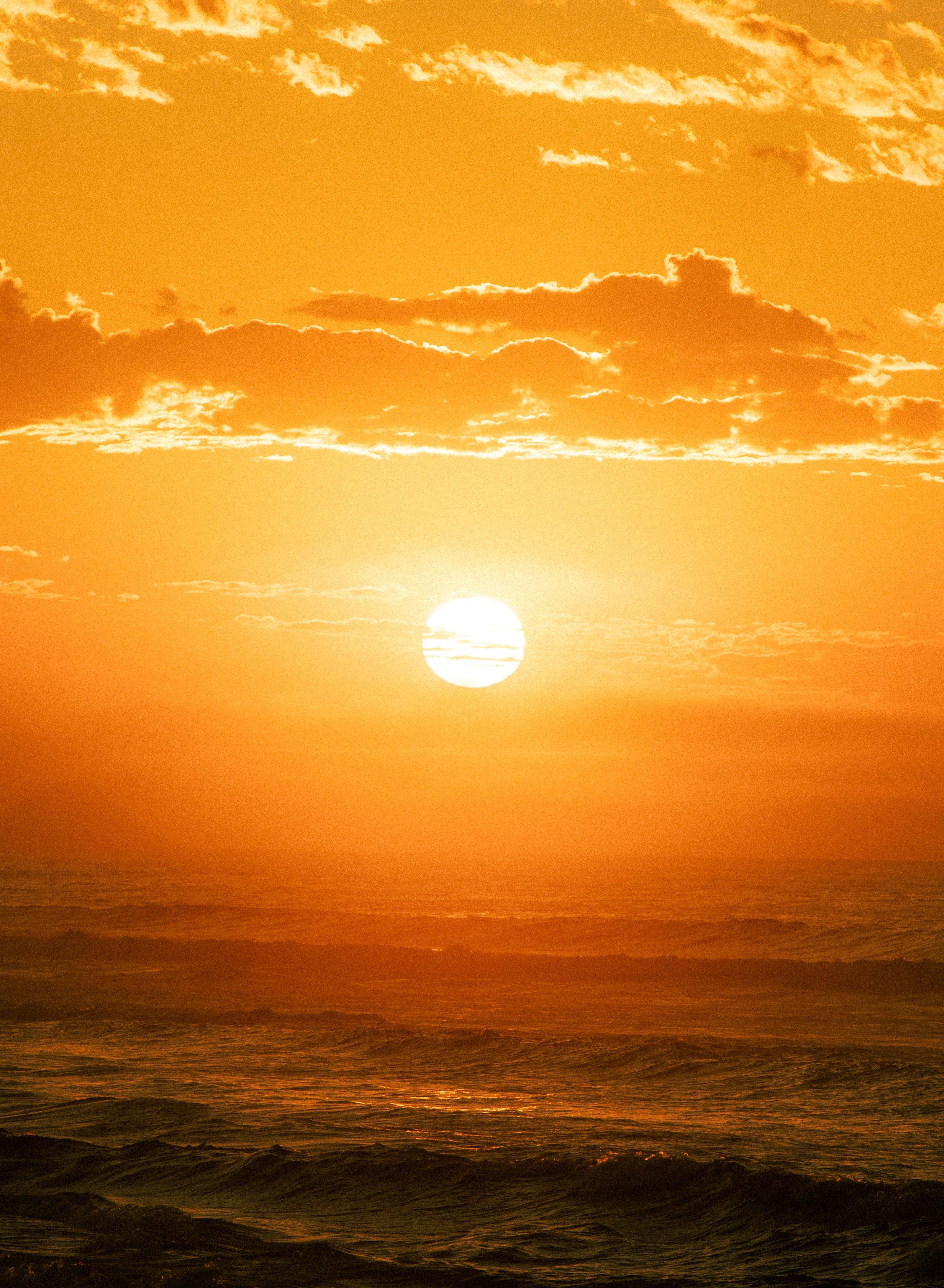 Golden Sunset Over Ocean Waves · Free Stock Photo