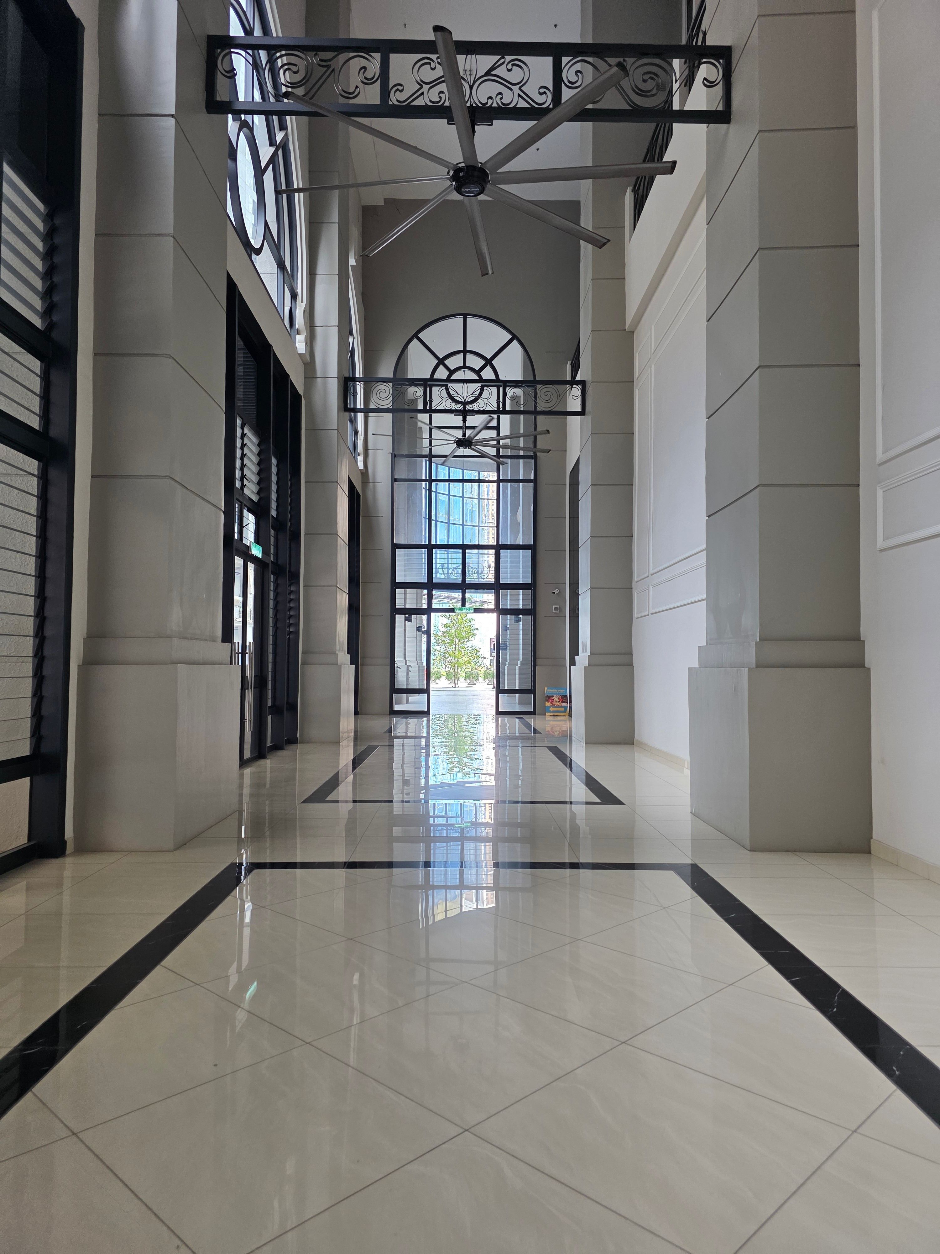 Building Foyer Photos, Download The BEST Free Building Foyer Stock ...