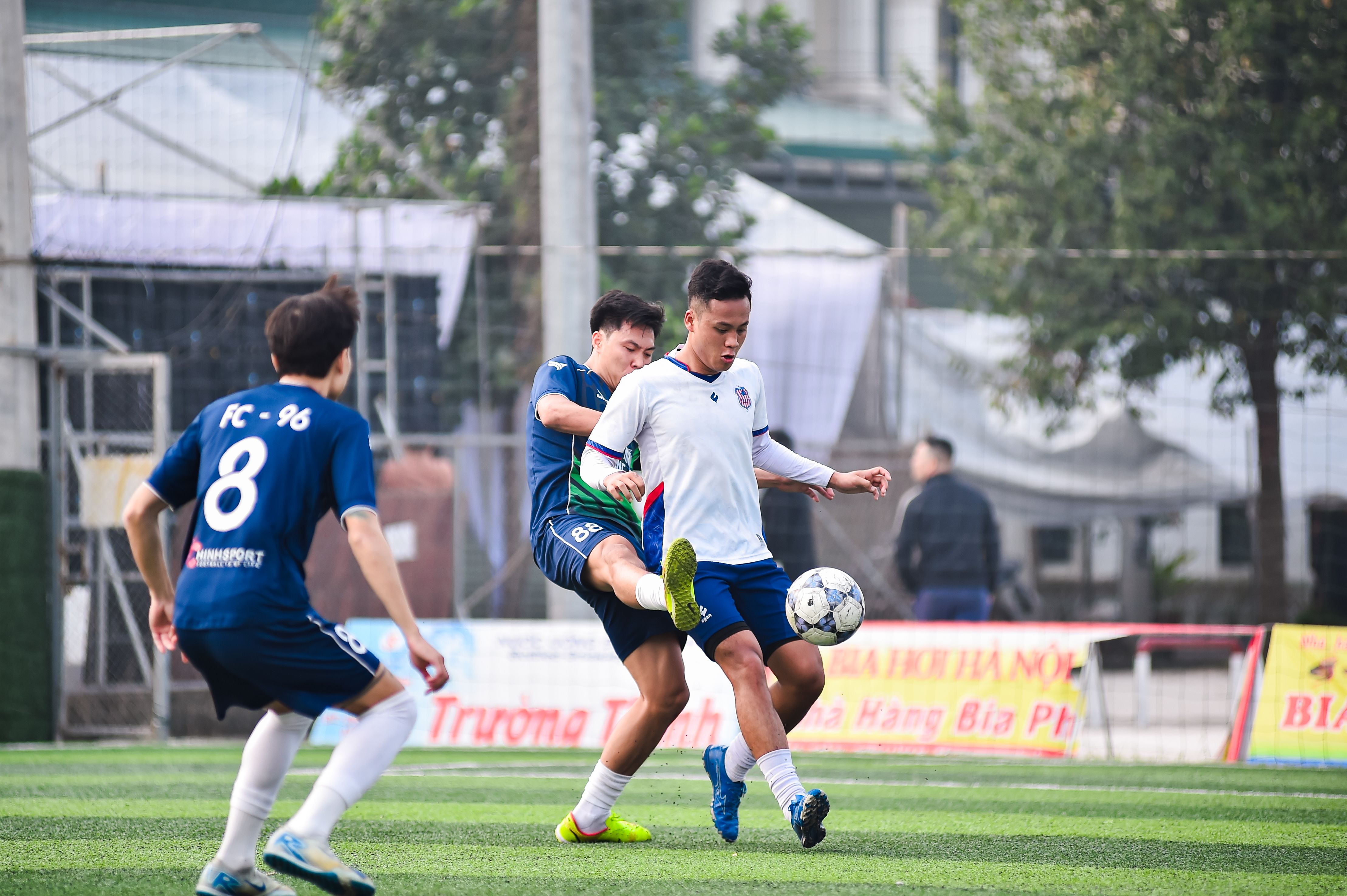 Football Passing Photos, Download The BEST Free Football Passing Stock ...