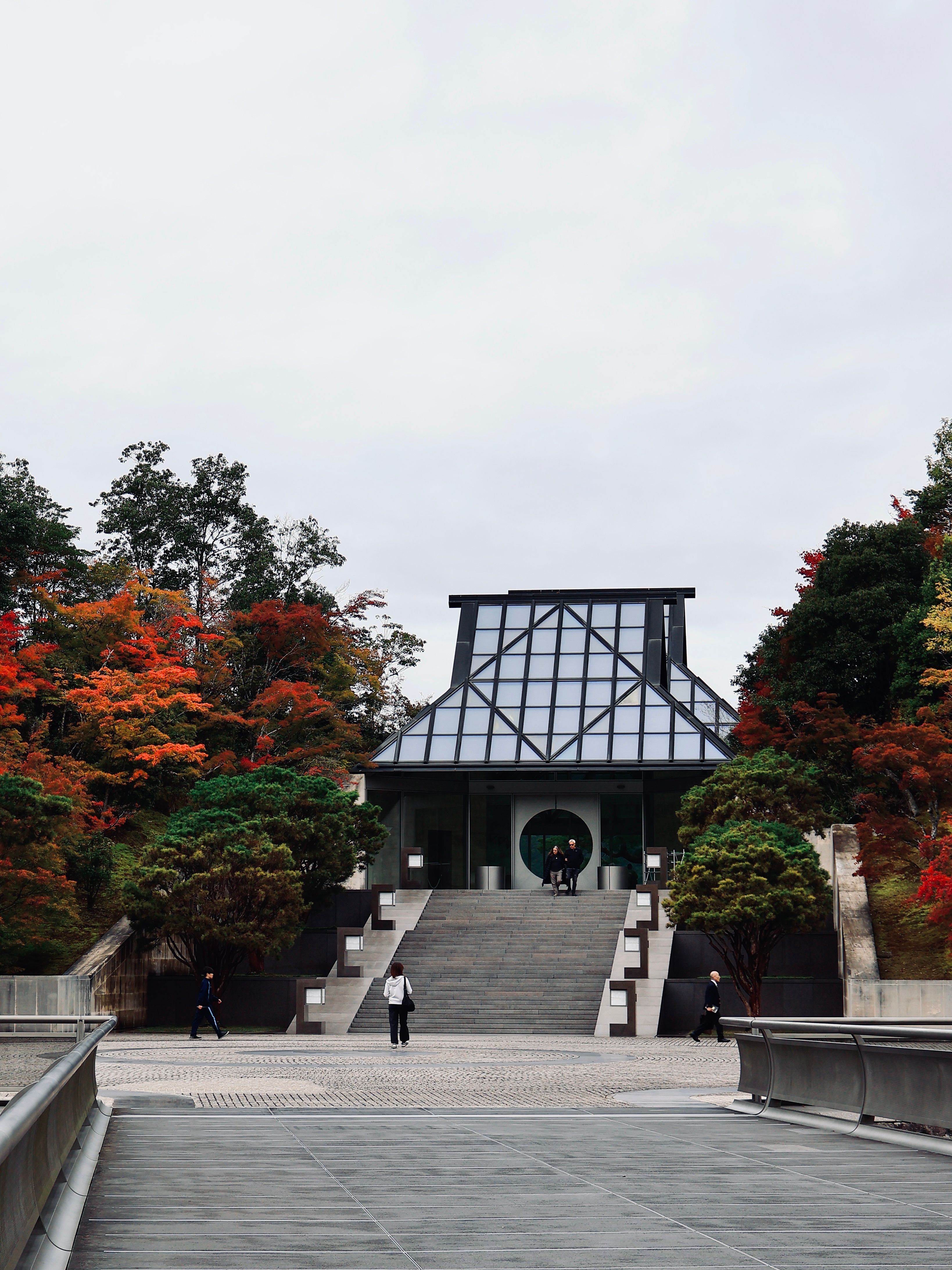Scenic Autumn View of Modern Building · Free Stock Photo