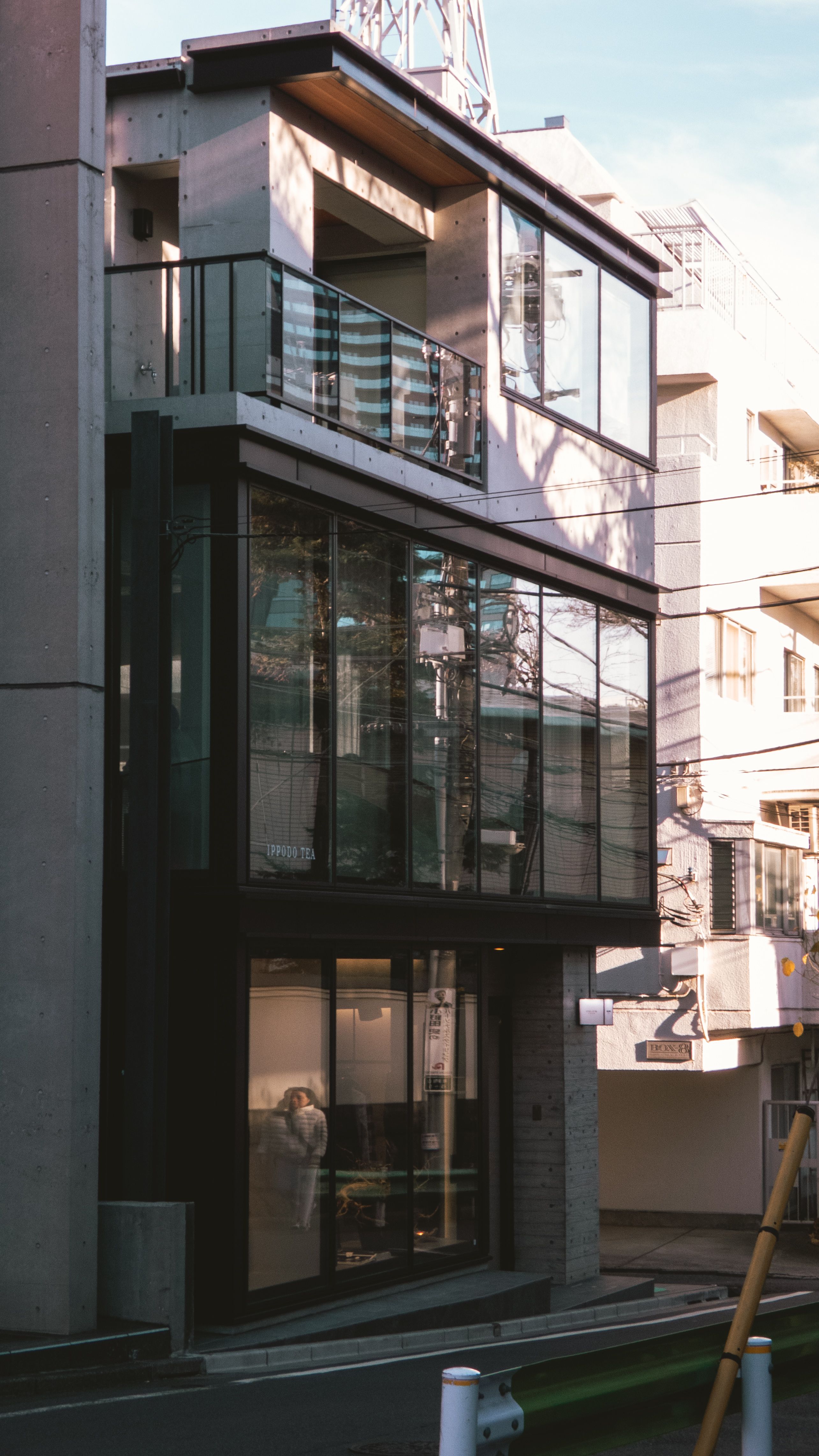 Contemporary Urban Building with Glass Facade · Free Stock Photo