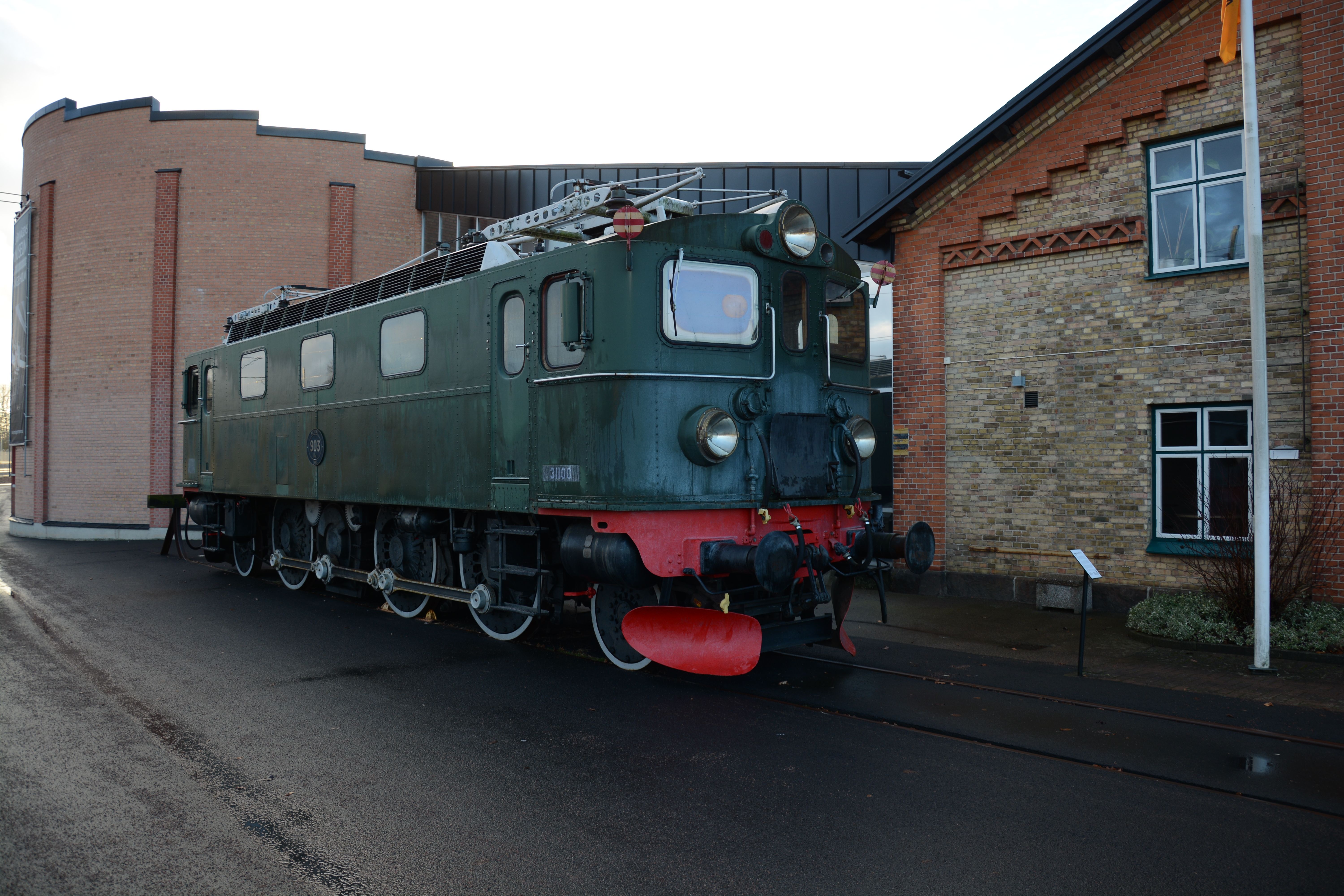 Historic Green Locomotive at Railway Museum · Free Stock Photo