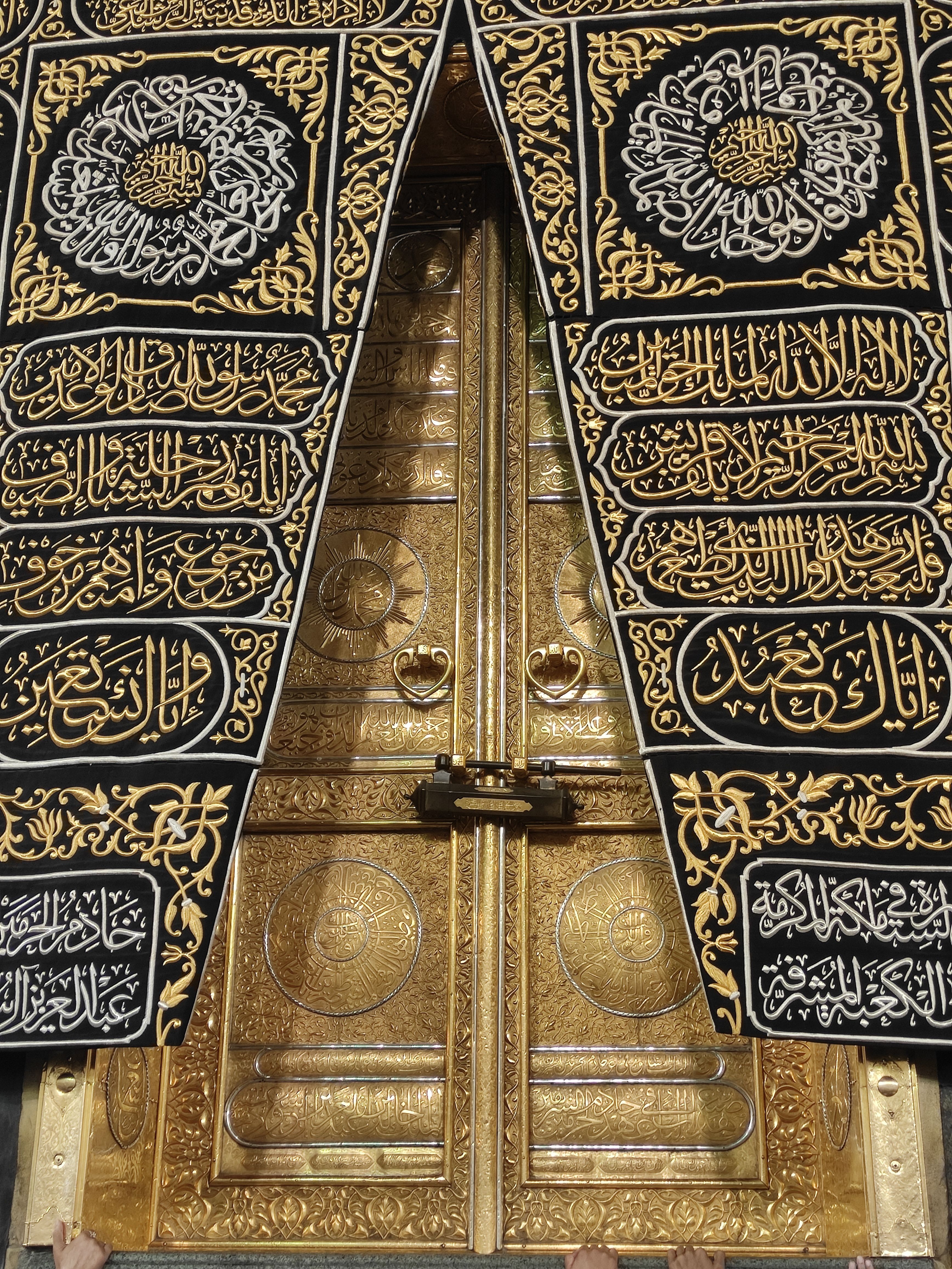 Golden Door of the Kaaba in Mecca, Saudi Arabia · Free Stock Photo
