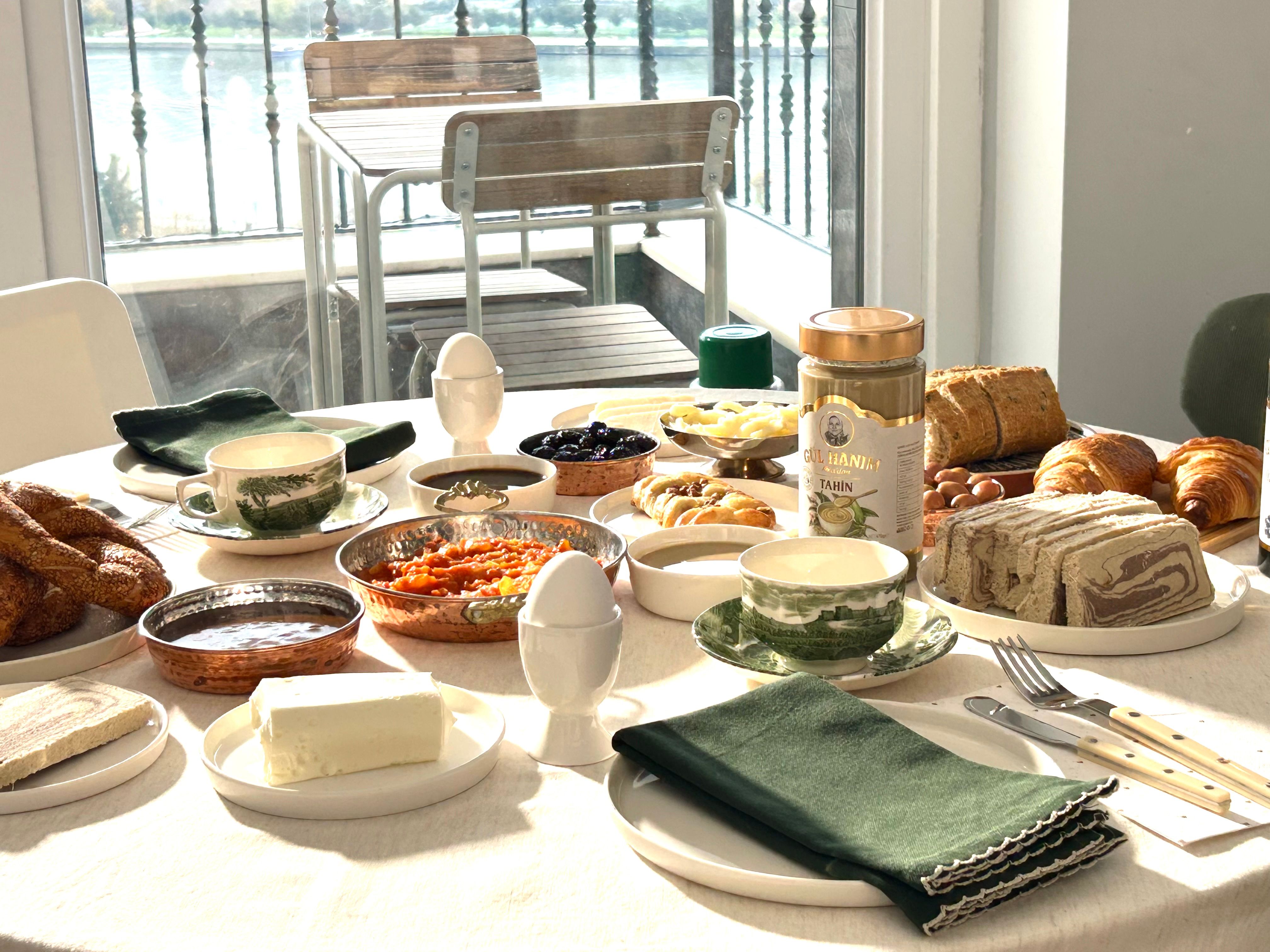 Luxurious Breakfast Spread with Natural Light · Free Stock Photo
