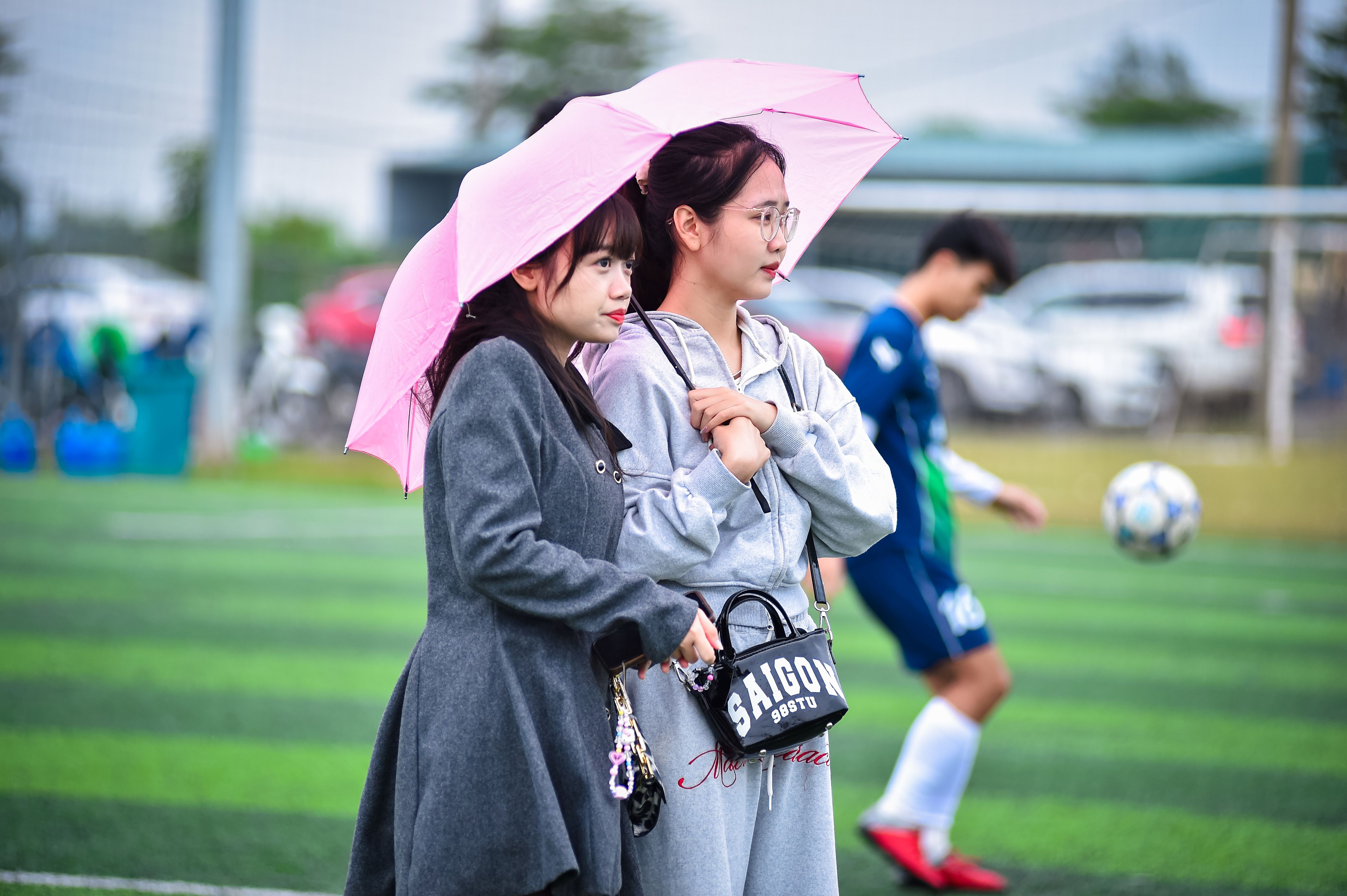 Young Women Watching Football Game in Hà Nội · Free Stock Photo