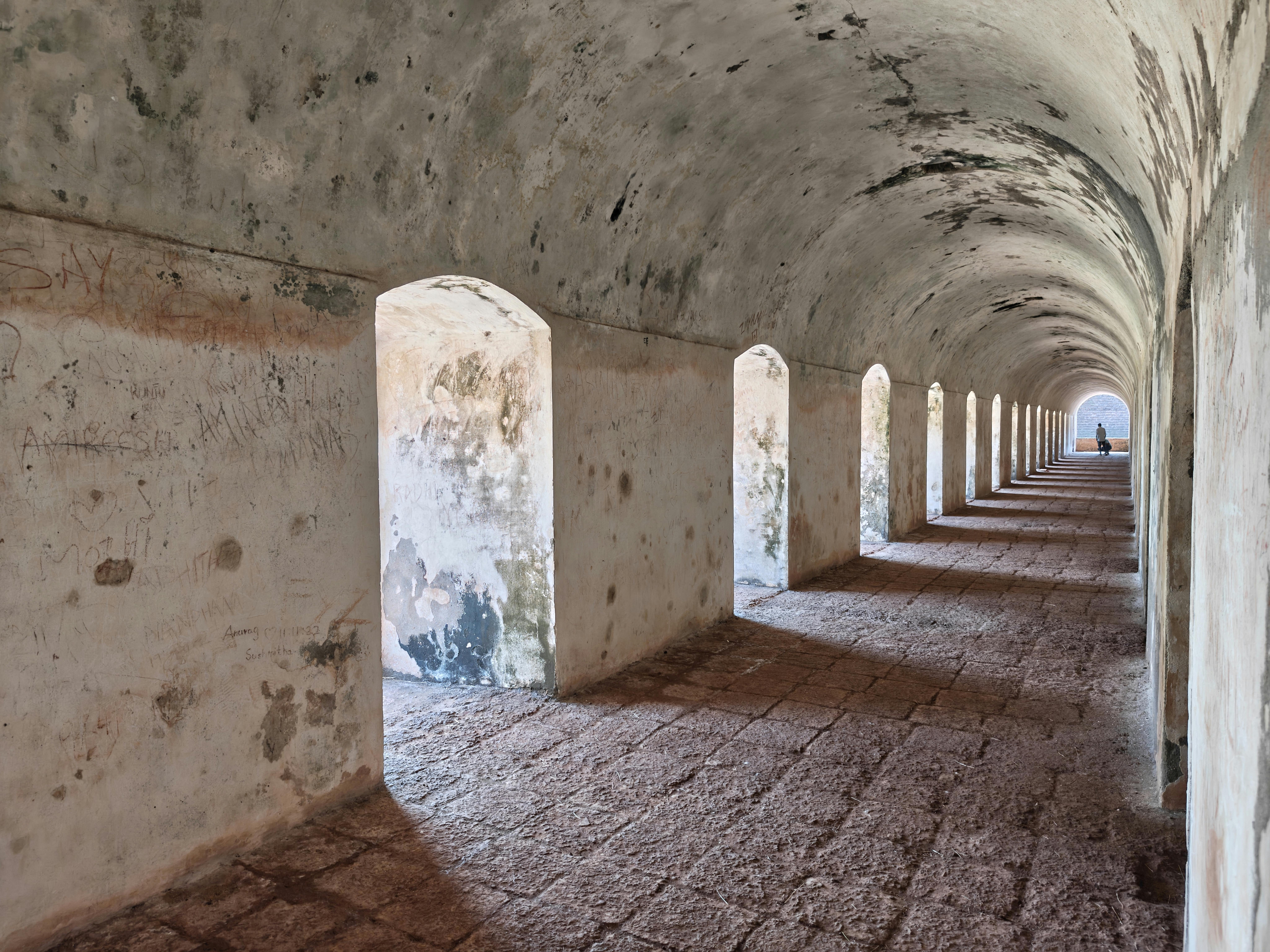 Historic Archway Corridor in Kannur Fort, Kerala · Free Stock Photo