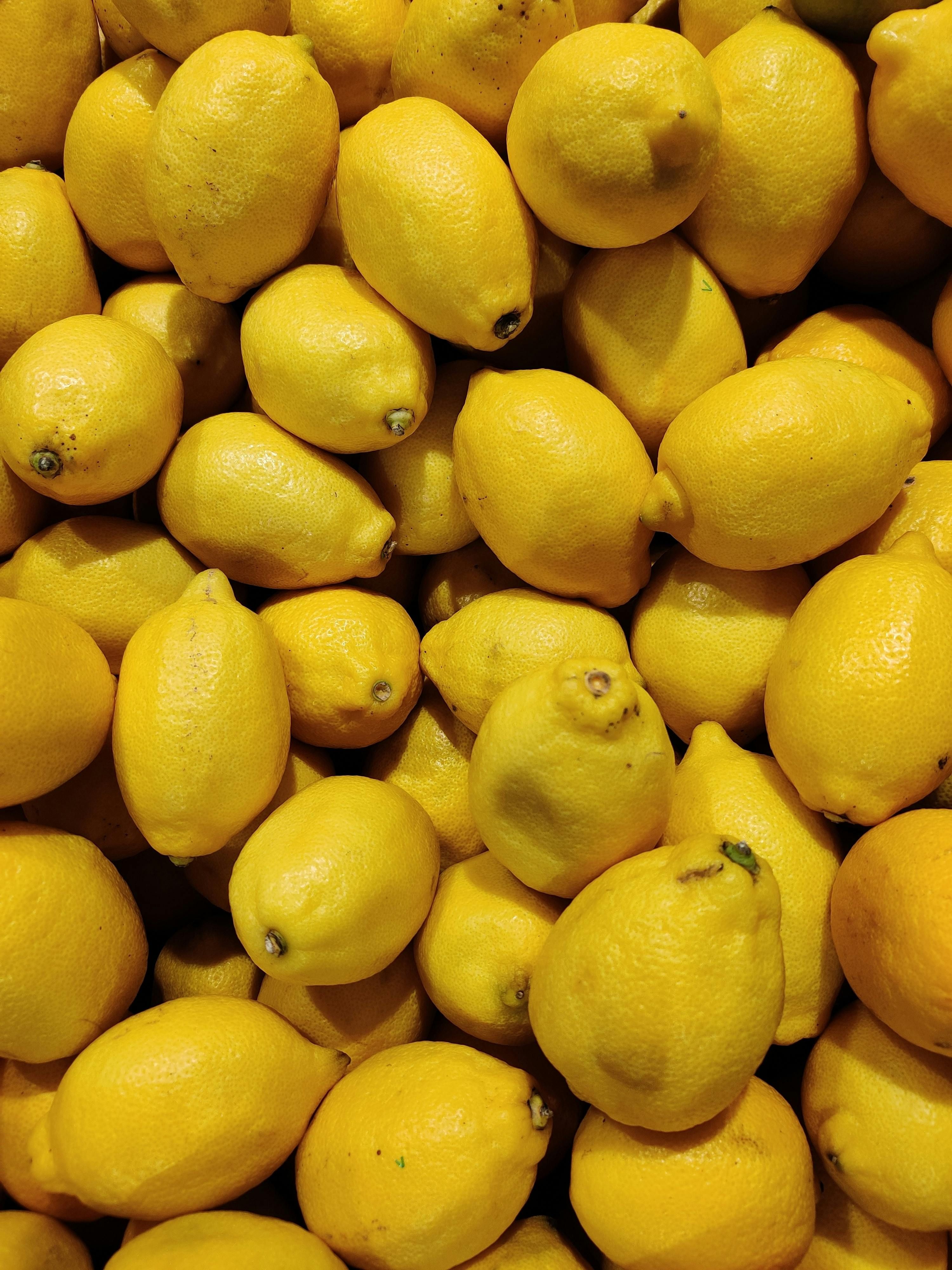 Vibrant Fresh Lemons Display in Market · Free Stock Photo