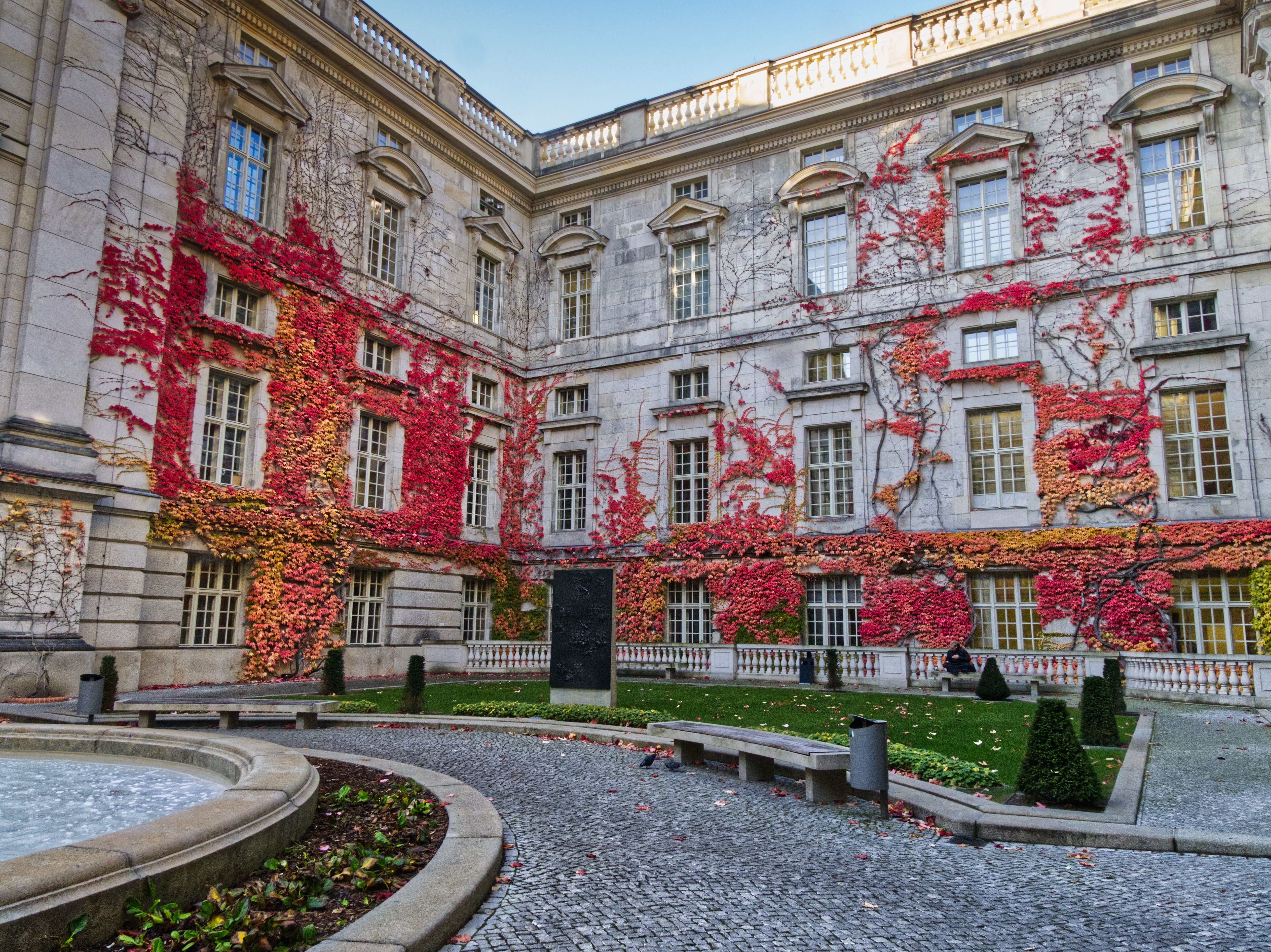 Historic Berlin Courtyard with Autumn Foliage · Free Stock Photo