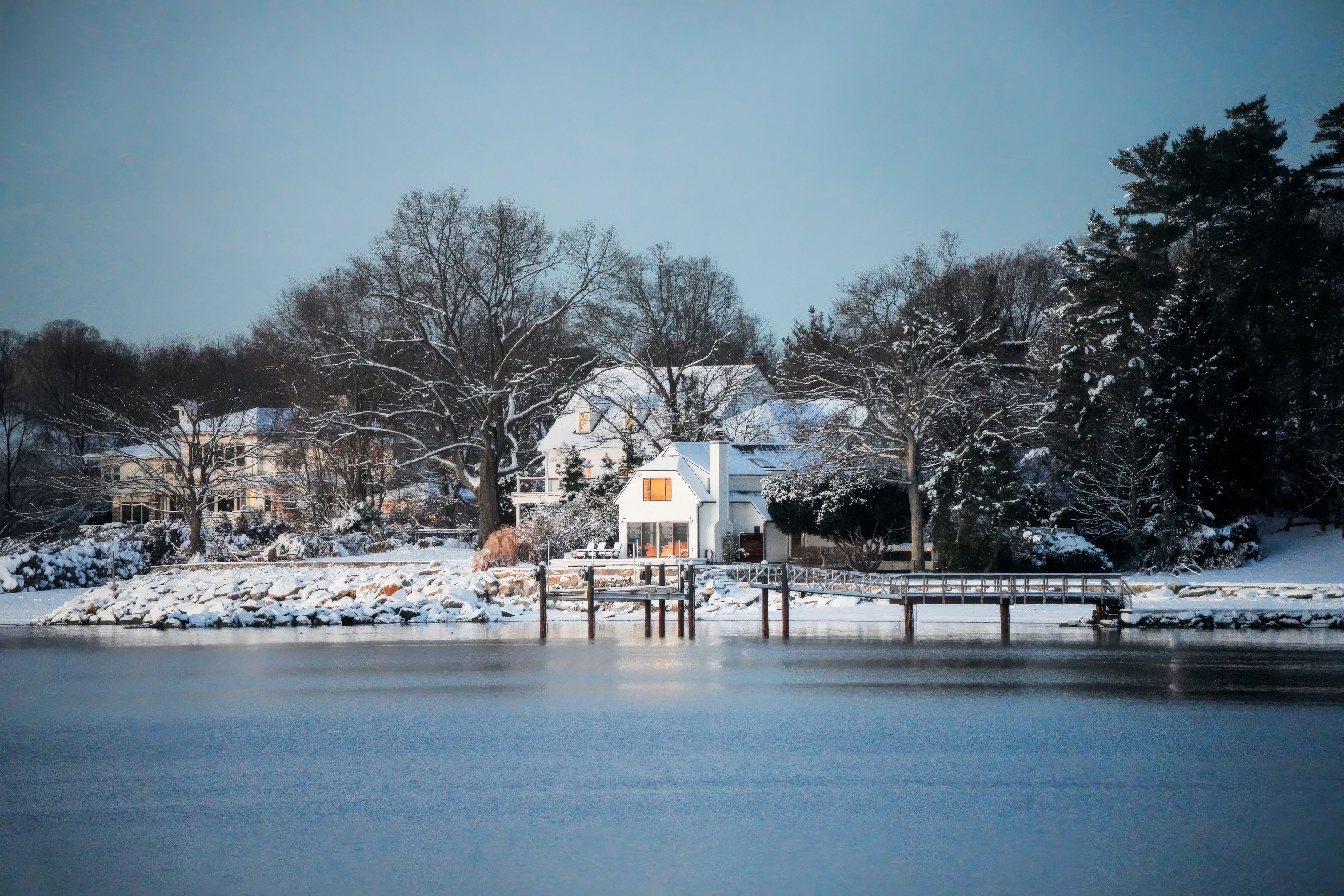 Charming Waterfront Winter Mansion at Sunset · Free Stock Photo