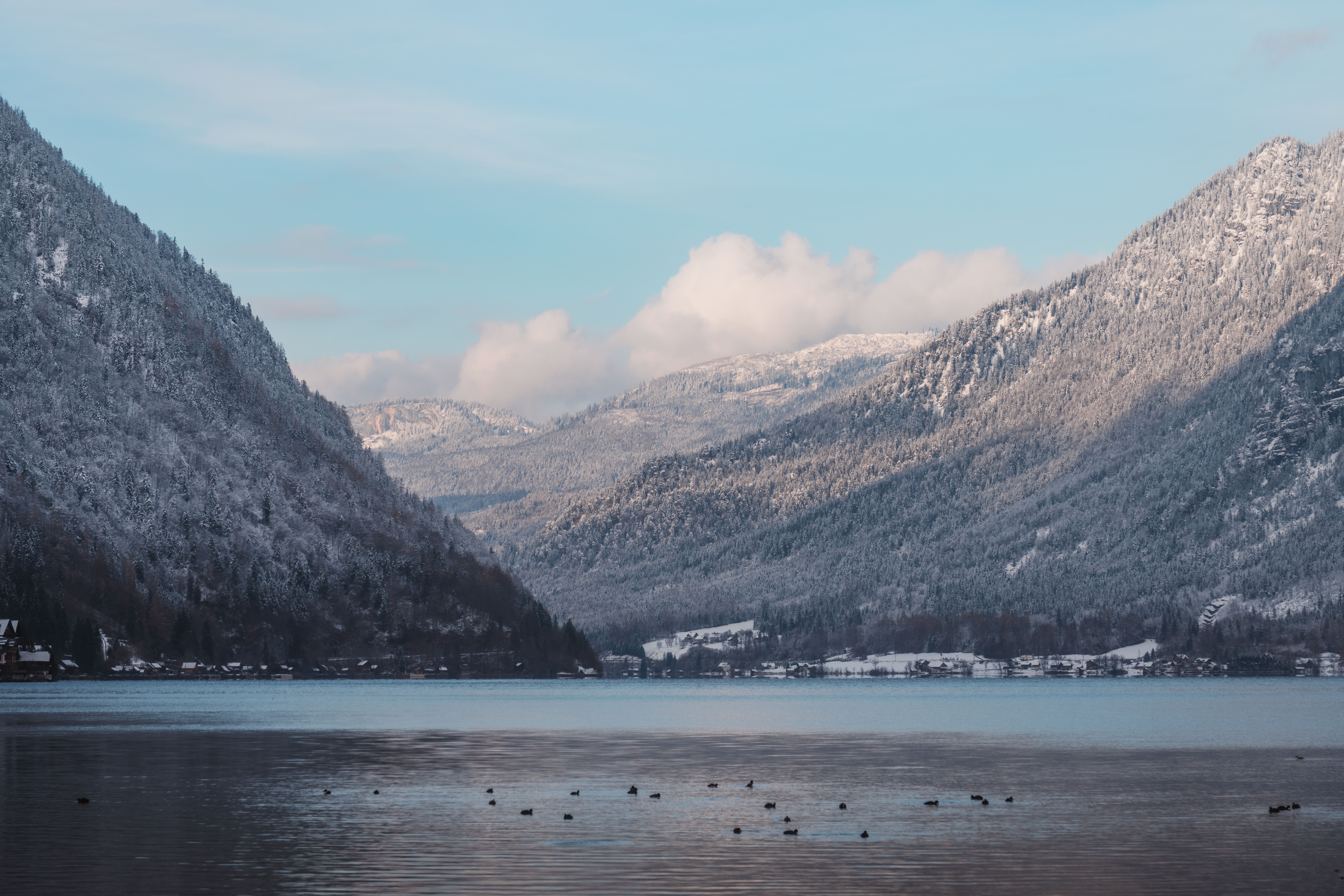 Nyugodt Téli Táj A Mountain Lake Nél · Ingyenes stockfotó