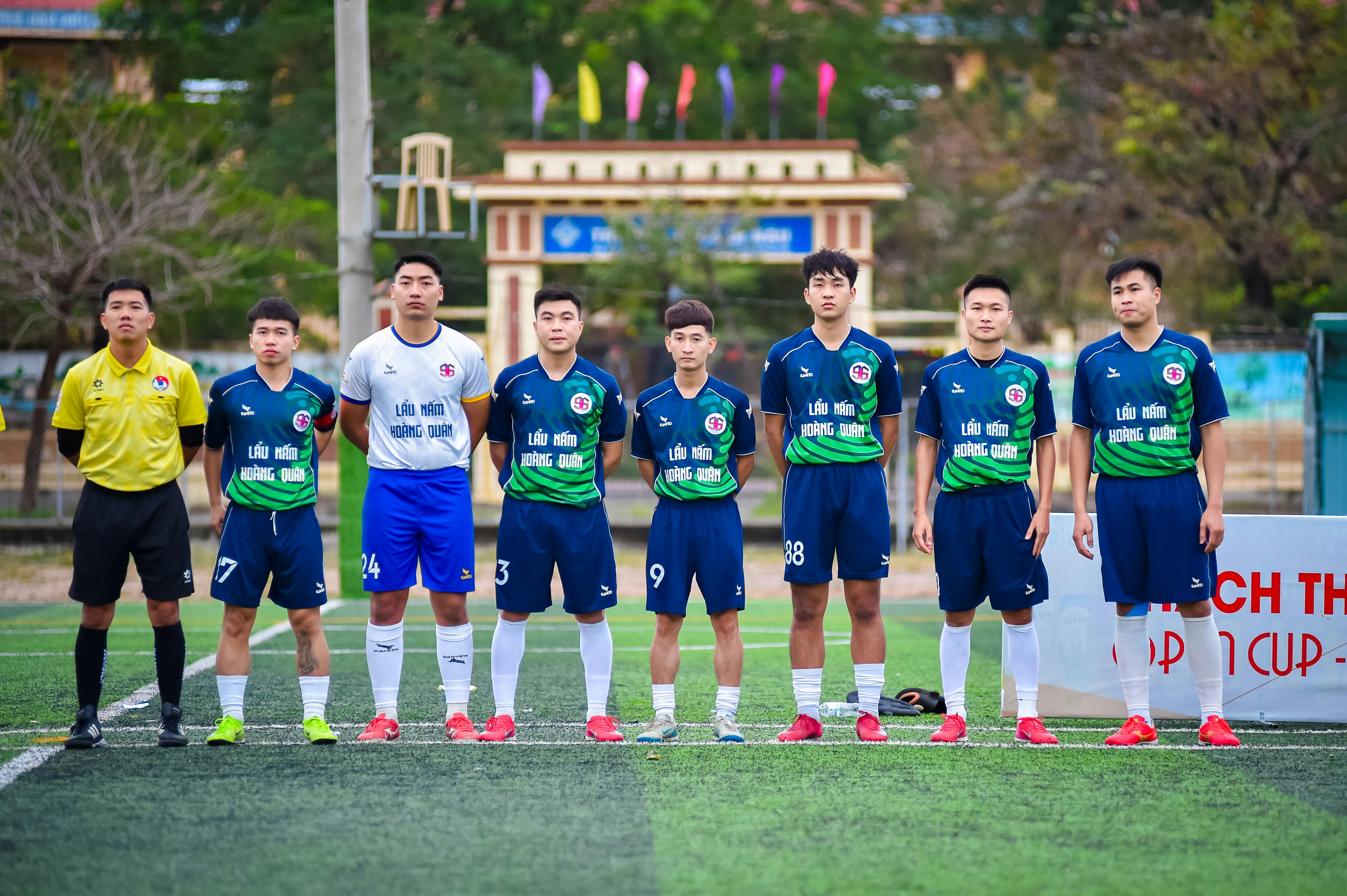 Football Player Captain Photos, Download The BEST Free Football Player ...