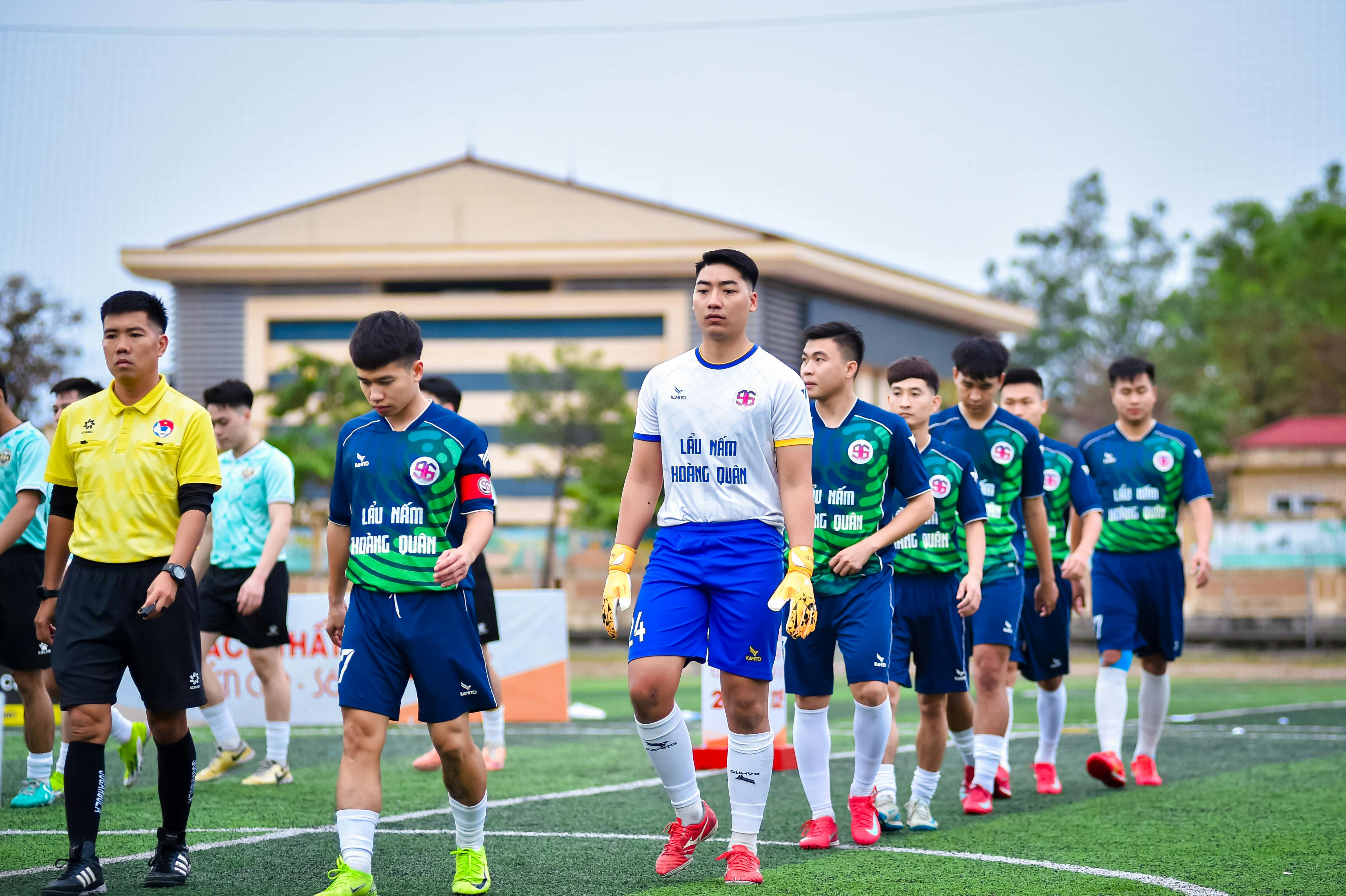 Football Player Captain Photos, Download The BEST Free Football Player ...