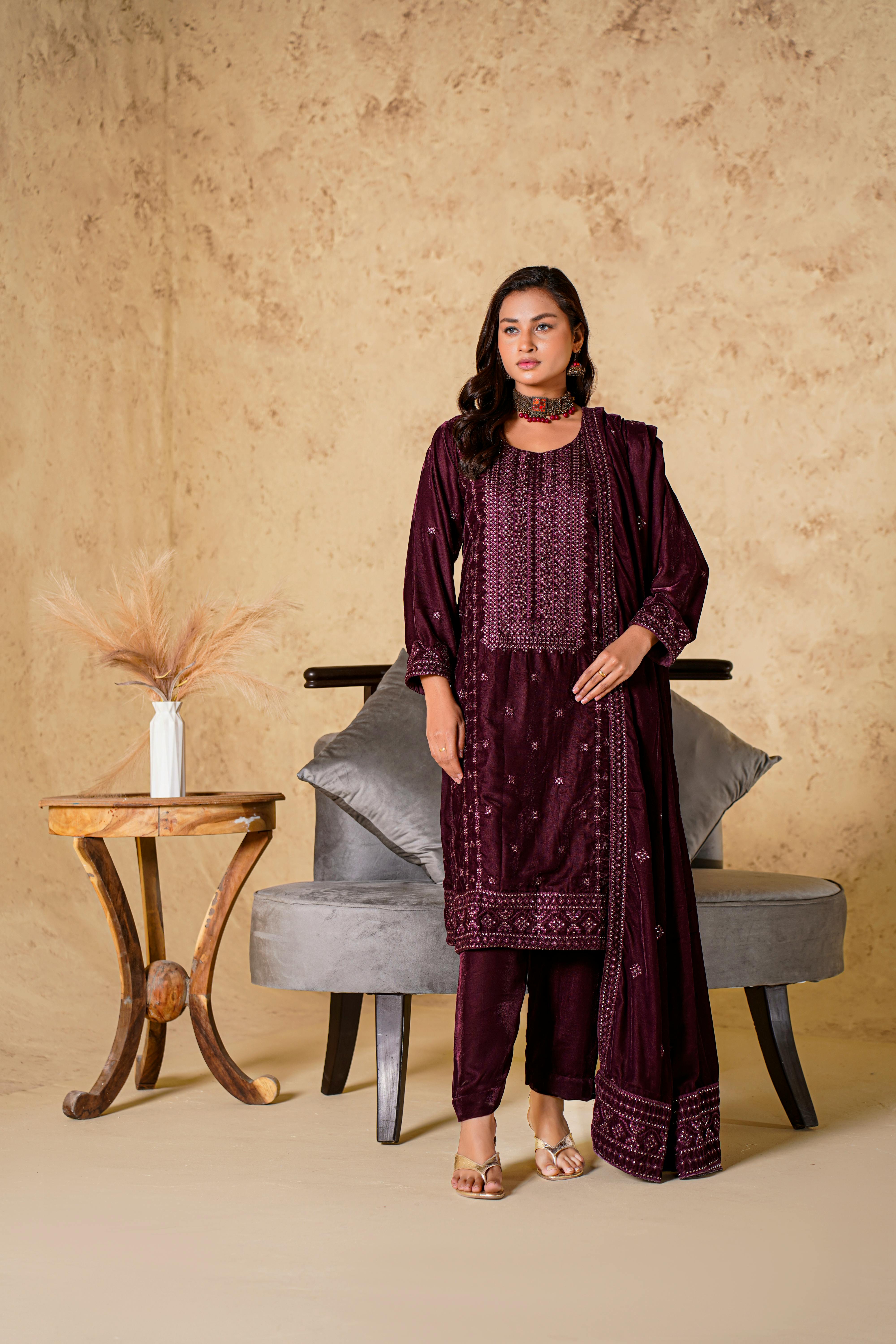 Elegant Eastern Fashion Portrait in Lahore · Free Stock Photo