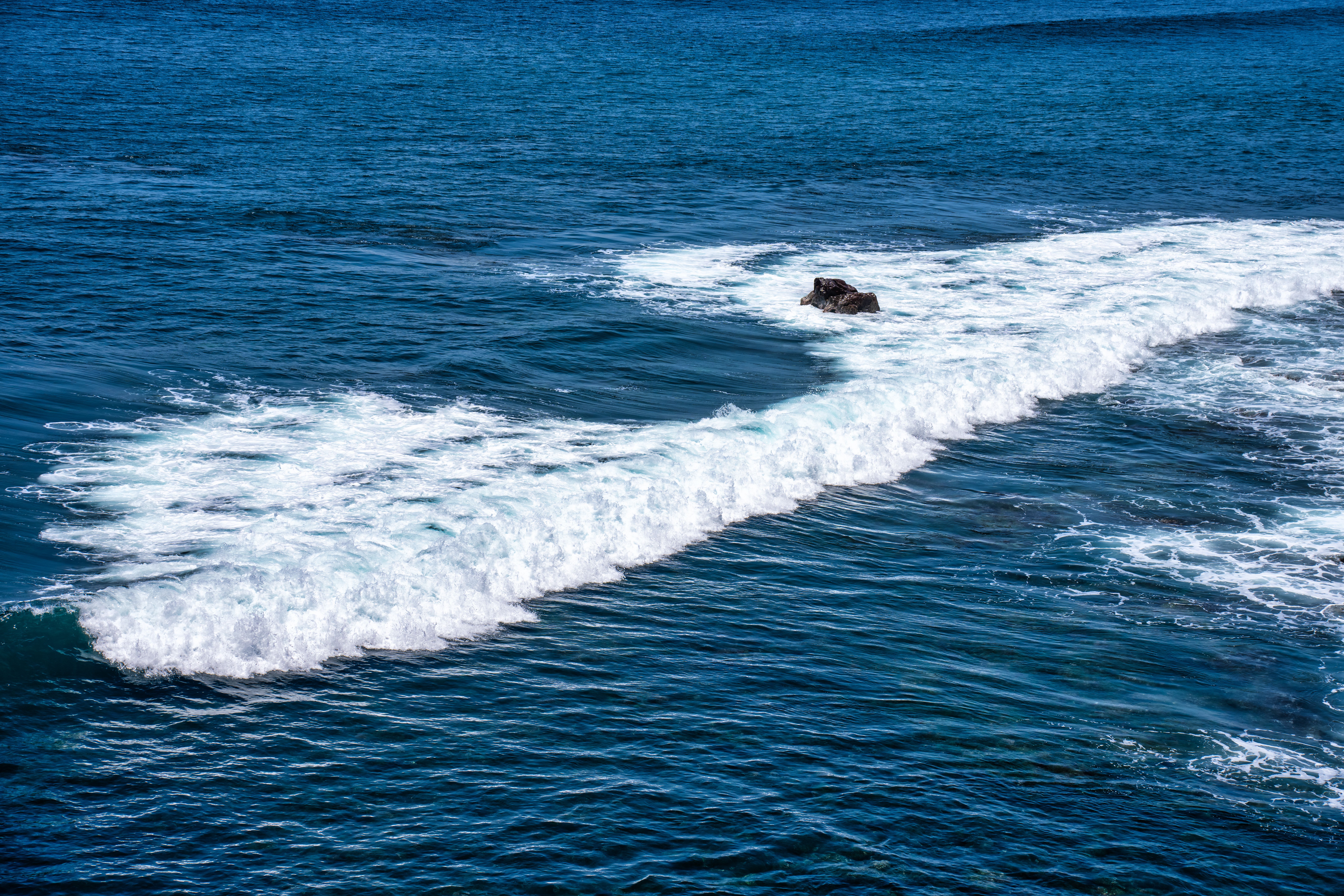 Ocean Waves Crashing on Bali Shoreline · Free Stock Photo