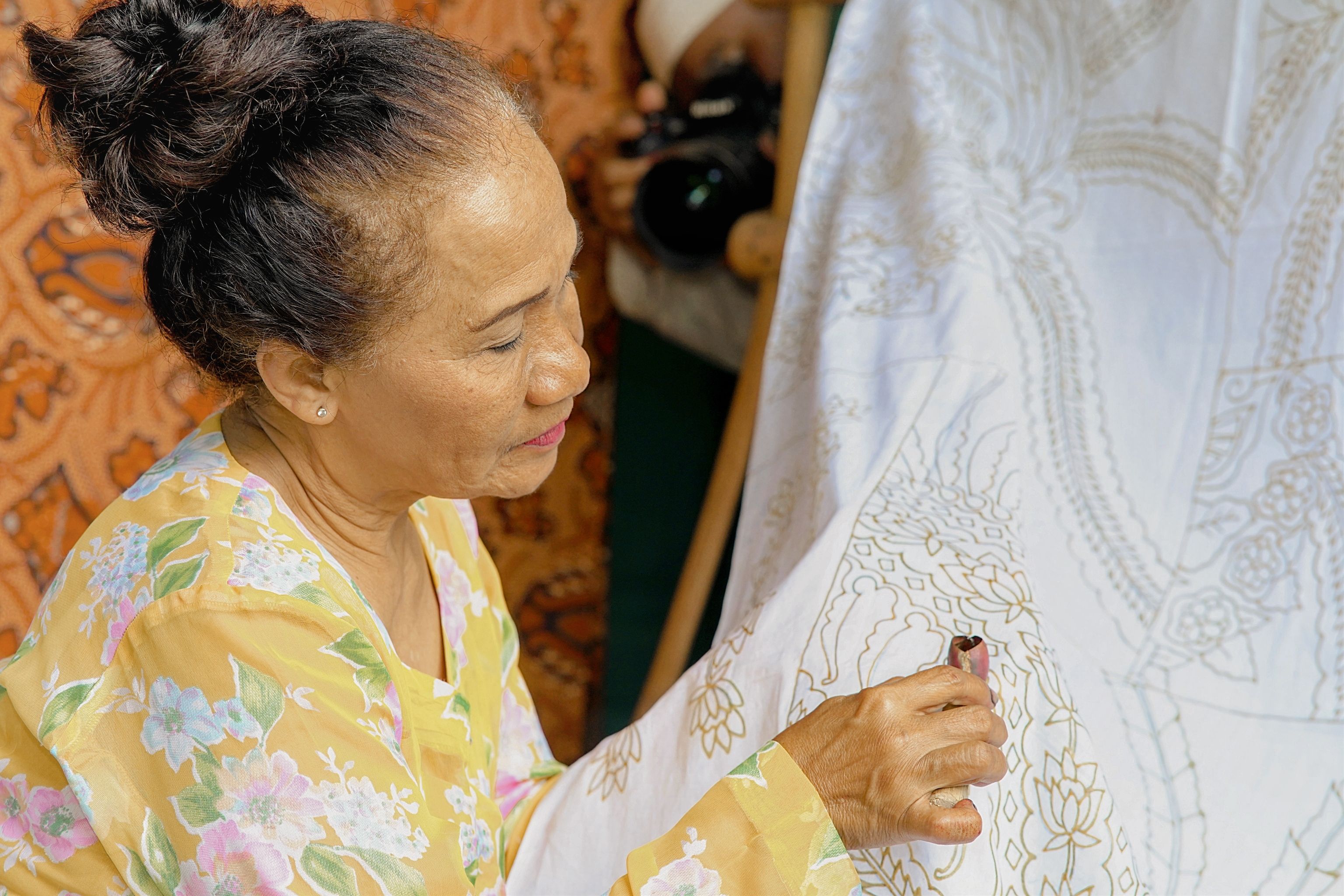 Experienced Artisan Crafting Traditional Batik in Java · Free Stock Photo