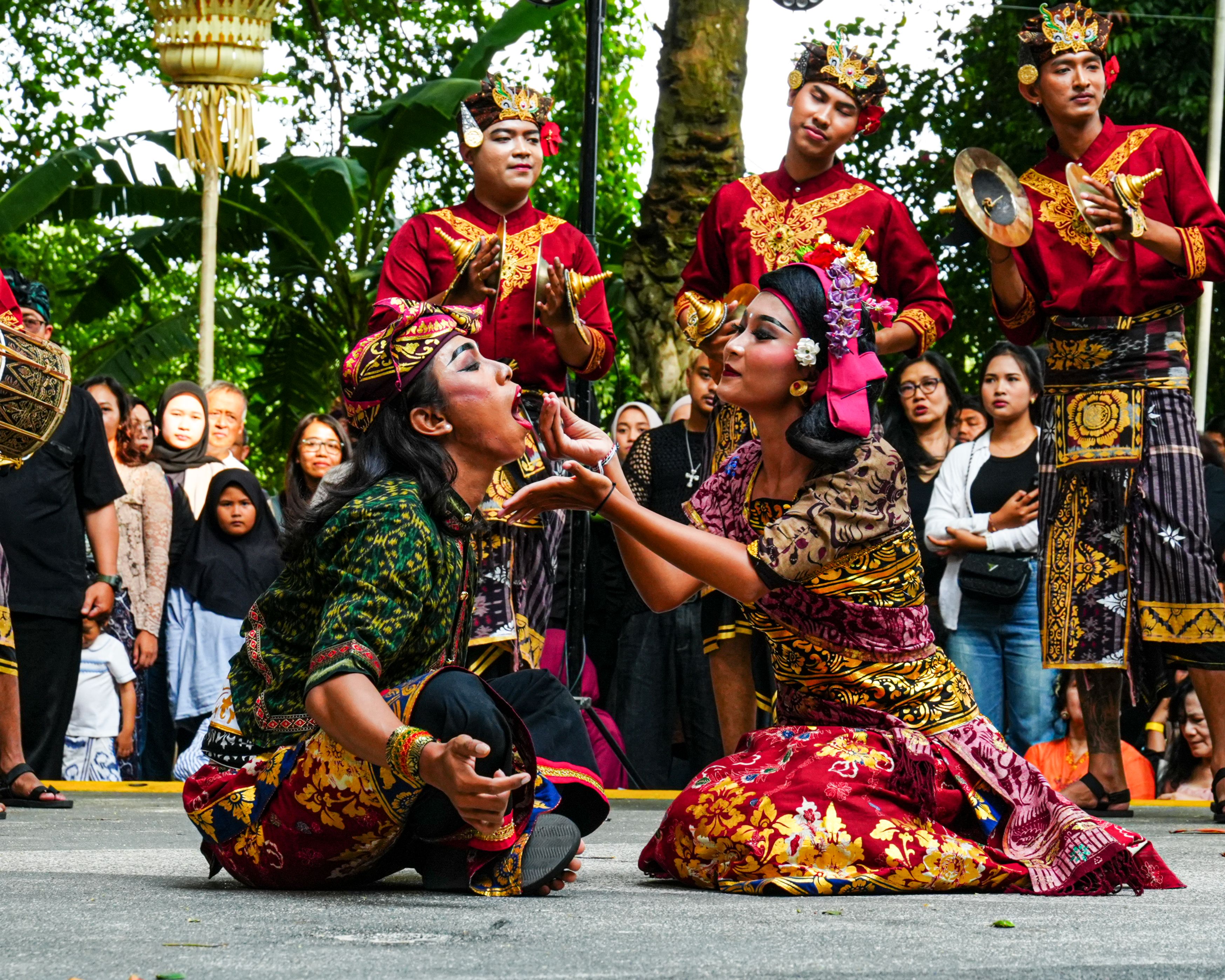 Traditional Dance Performance in Jawa Barat, Indonesia · Free Stock Photo
