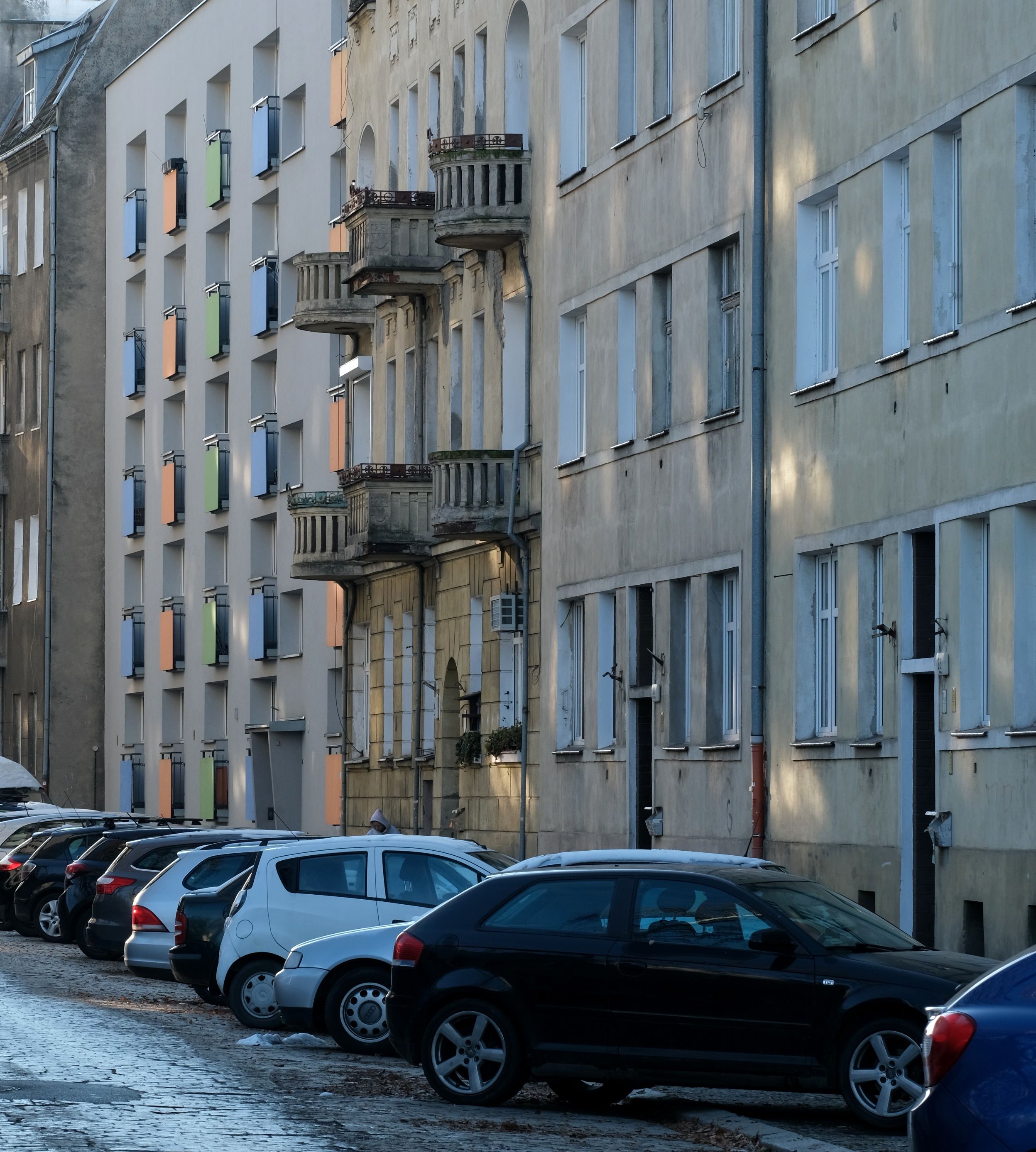 Historic European Street with Parked Cars · Free Stock Photo
