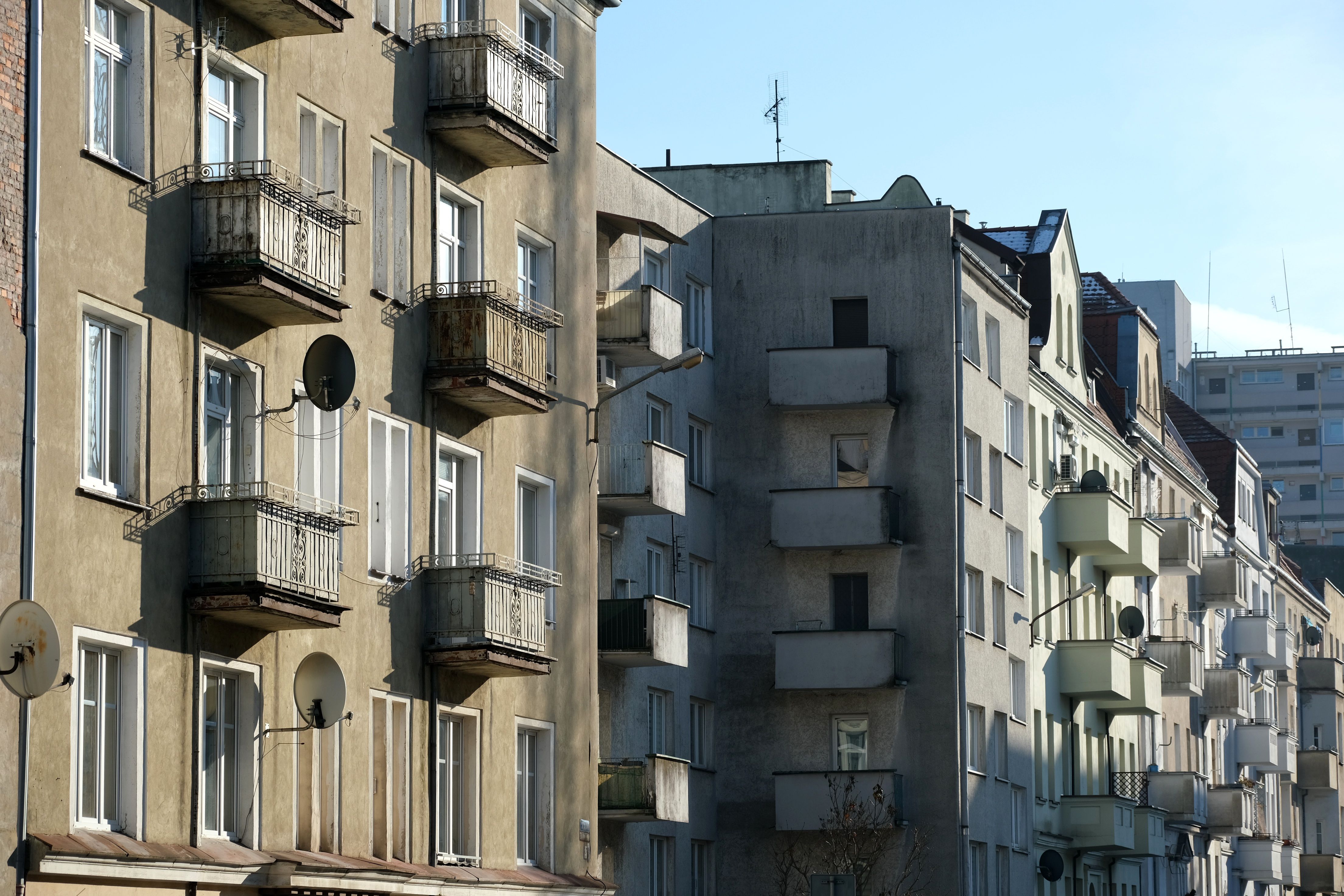 Urban Apartment Buildings in Morning Light · Free Stock Photo
