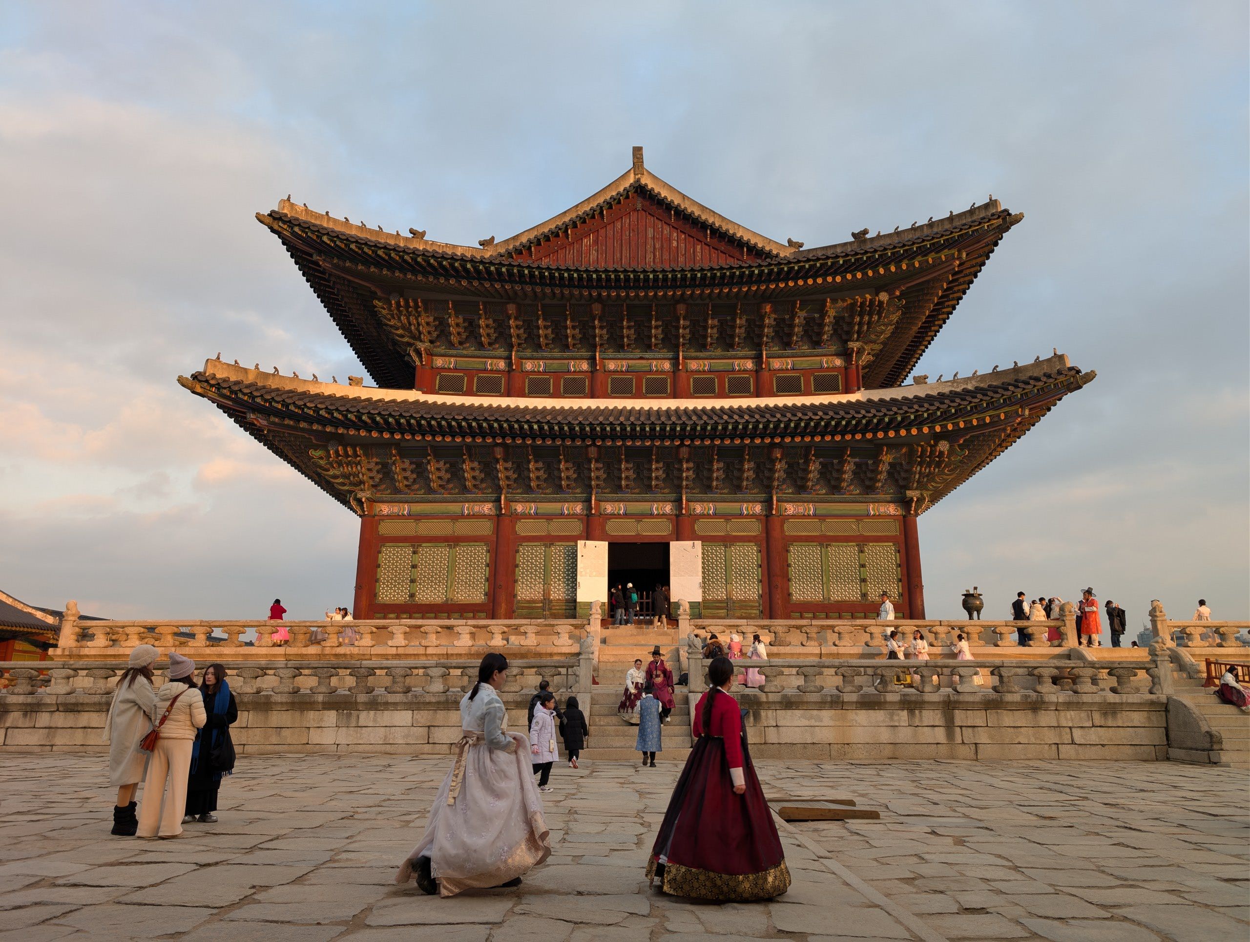 Traditional Hanbok at Gyeongbokgung Palace, Seoul · Free Stock Photo