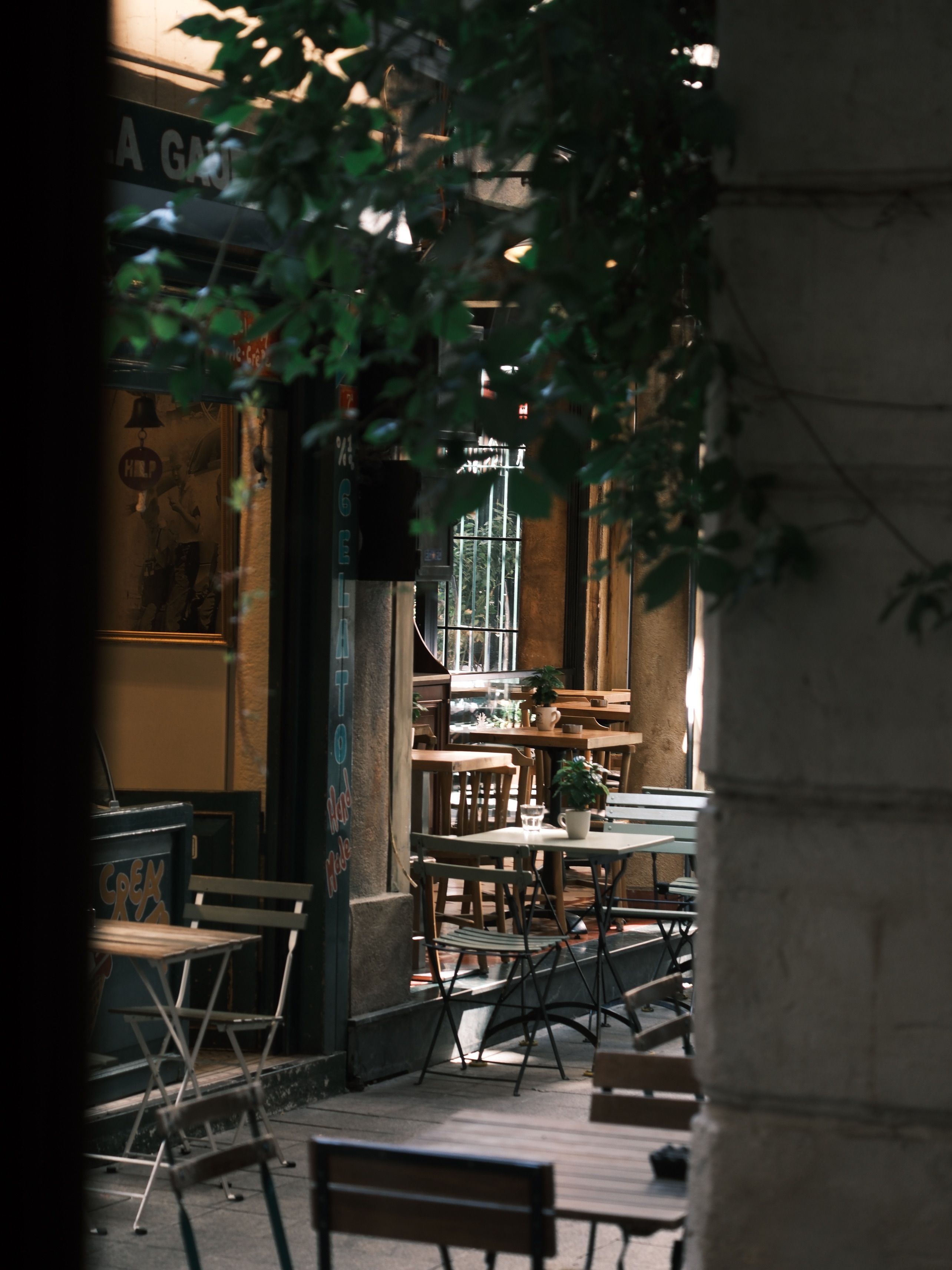Charming Outdoor Cafe in European Cityscape · Free Stock Photo